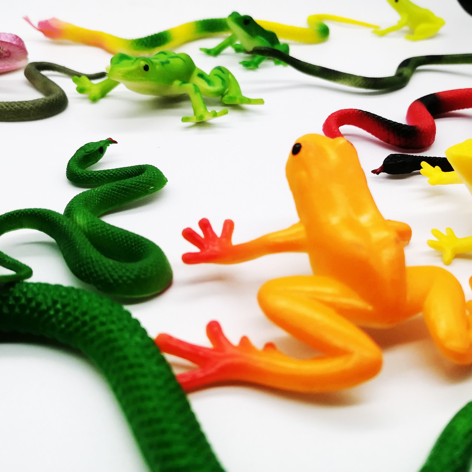 Set 14 figurine animale de apa, serpi, broaste si reptile, 4-15 cm ...