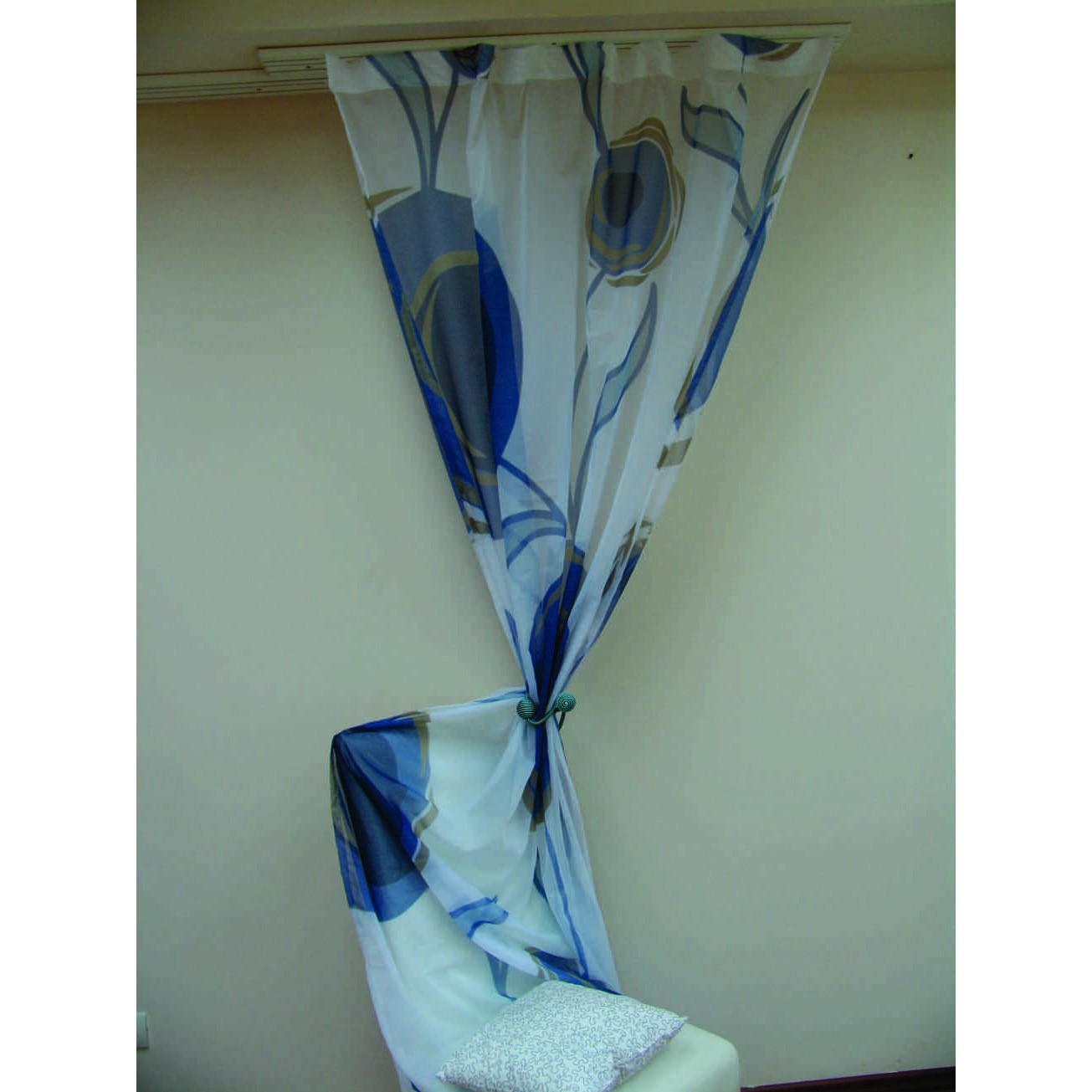 Perdea imprimata voal model P06 dimensiunea 150cmx250 cm,finisata cu ...