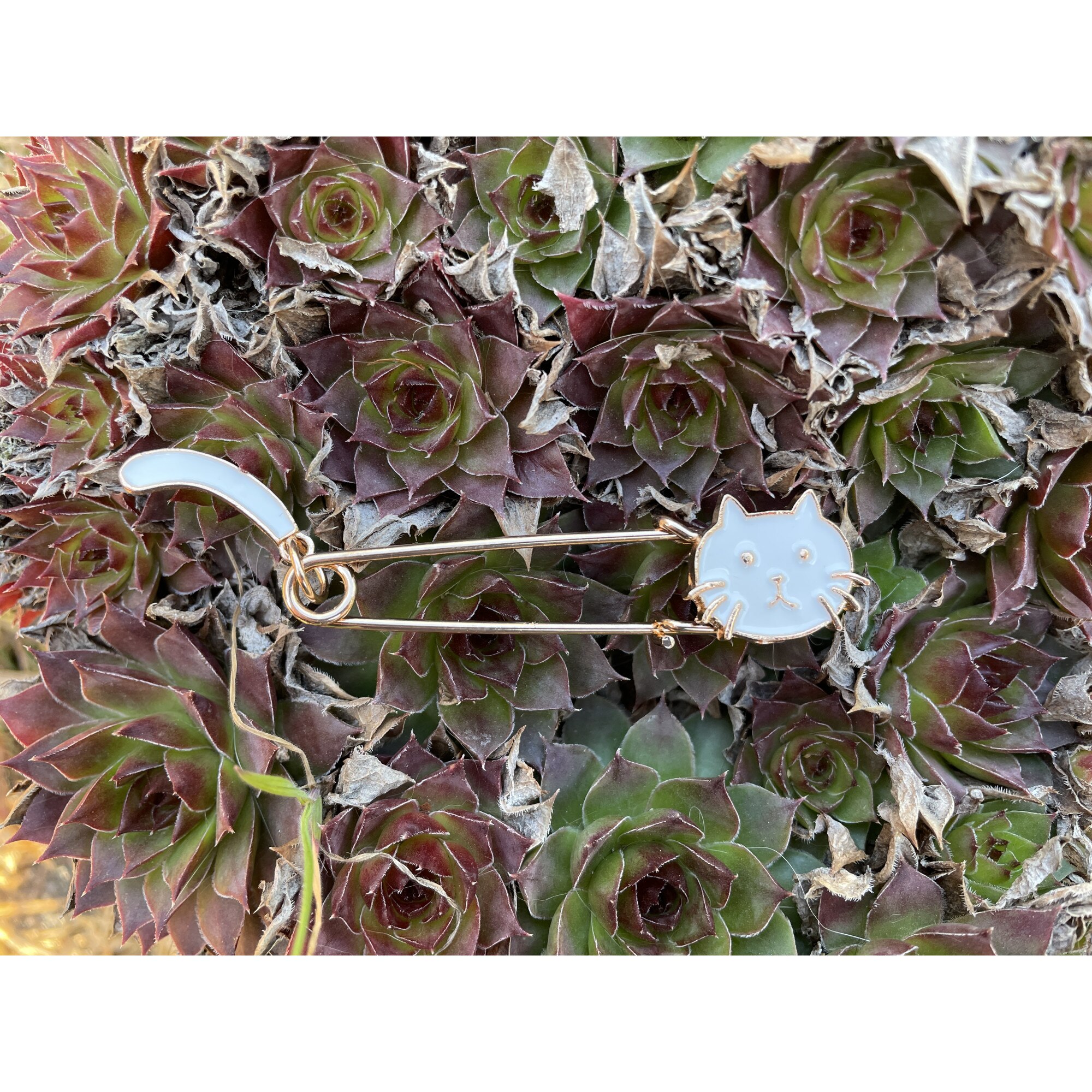 Brosa metal Pisica 7x3.8 cm - eMAG.ro