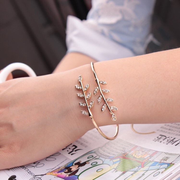 Bratara de mana tip Bangle, model cu frunze, placat cu aur 18K, pietre ...