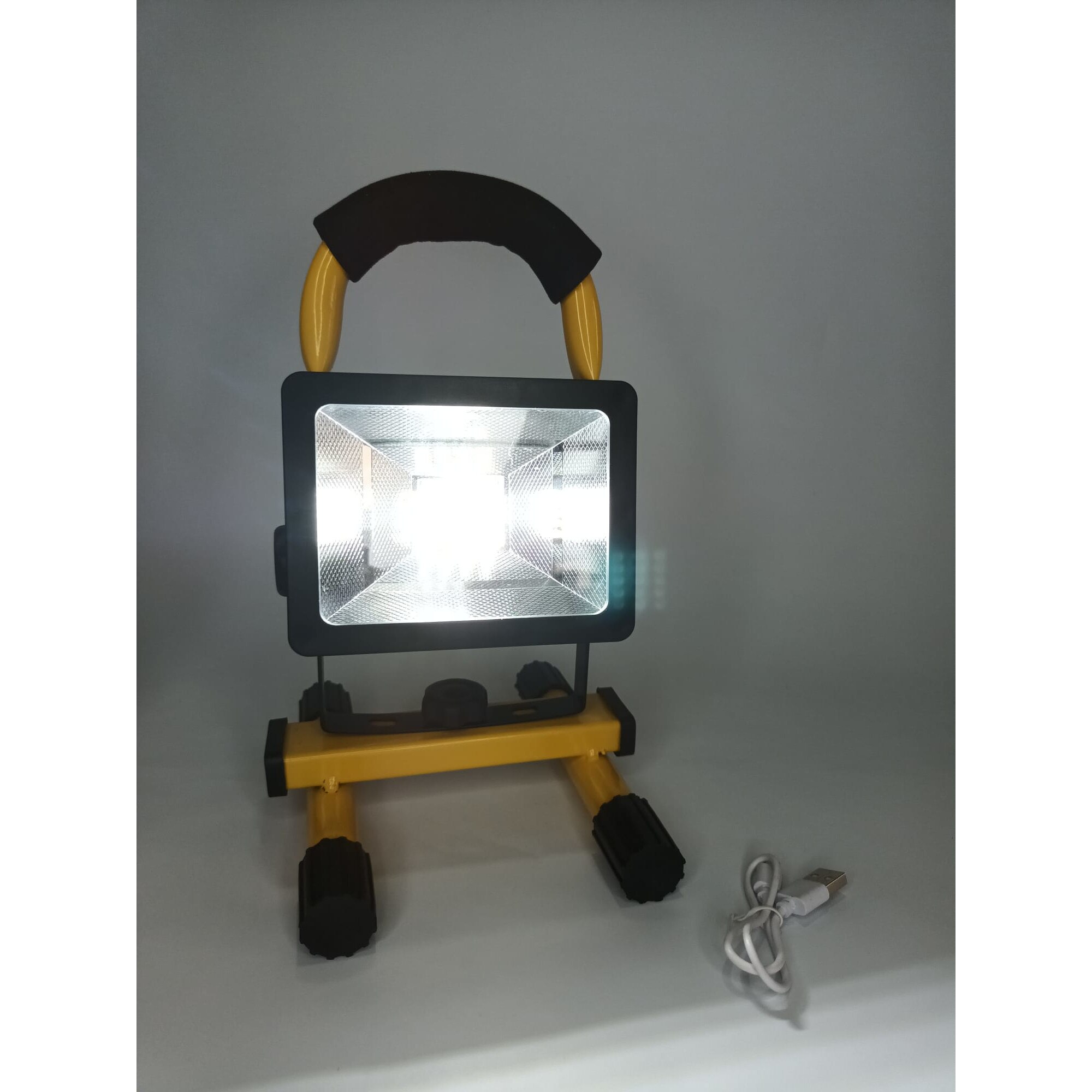 Proiector LED portabil cu maner, 30W, reincarcabil, doua faze de ...