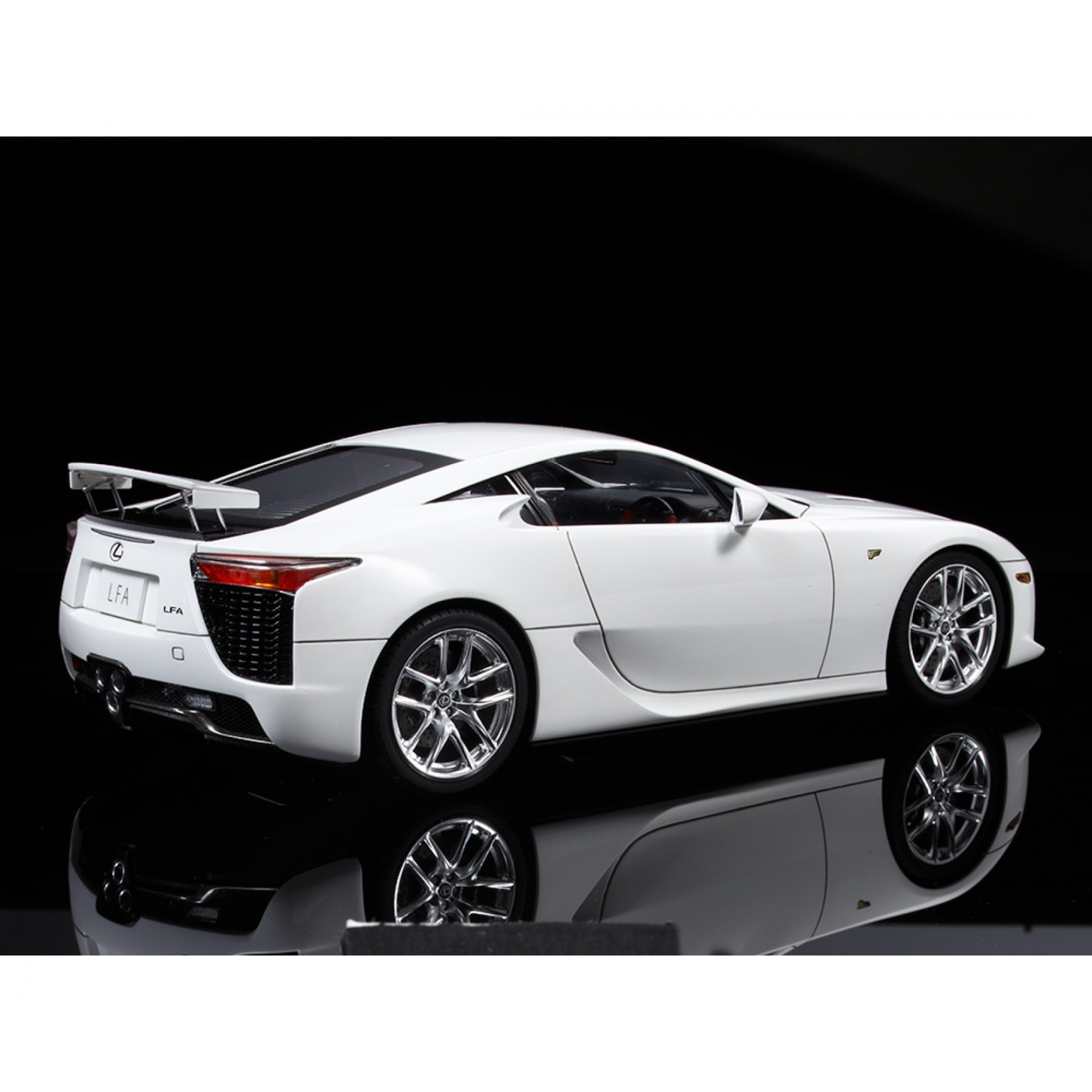 Kit de construit auto Lexus LFA V10 Roadversion 1:24 - eMAG.ro