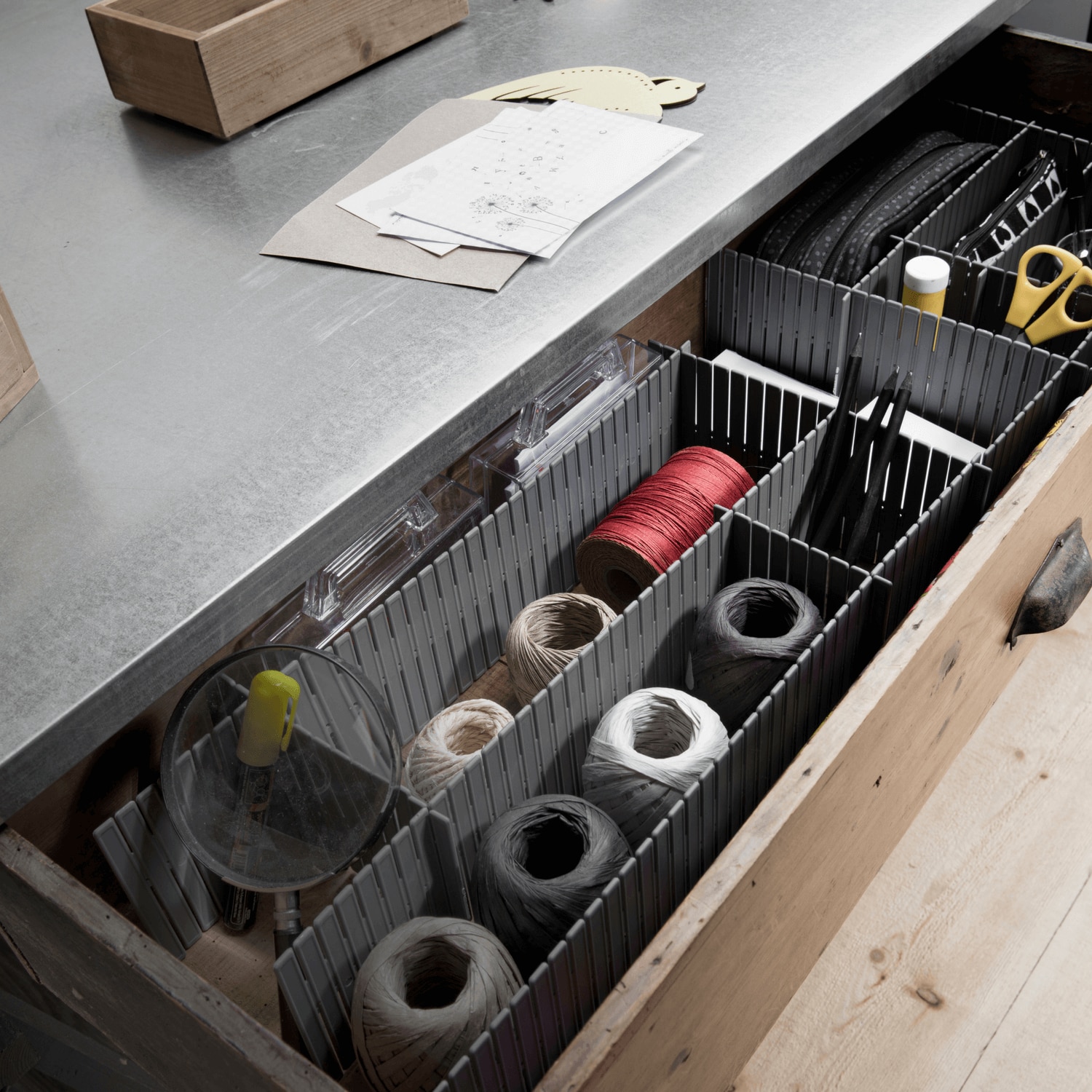 Separator pentru sertare, gri, 44 cm x 10 cm, Compactor - eMAG.ro