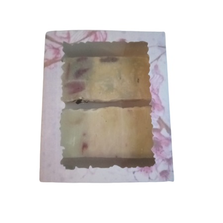 Set 2 sapunuri naturiste handmade Sapun cu confetti si cuisoare si ...