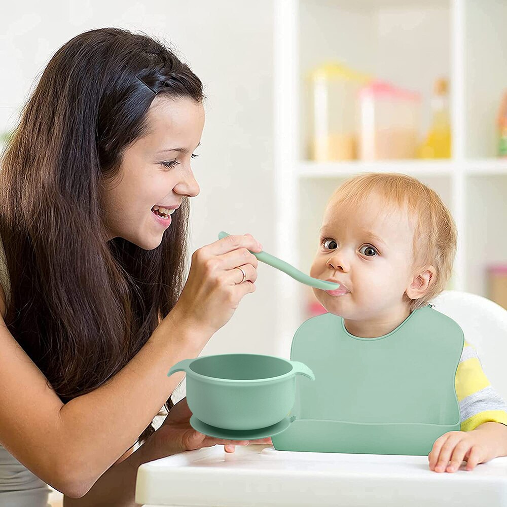 Set hranire bebe din silicon, 1 baveta, 1 farfurie compartimentata, 1 bol cu ventuza, lingurita ...