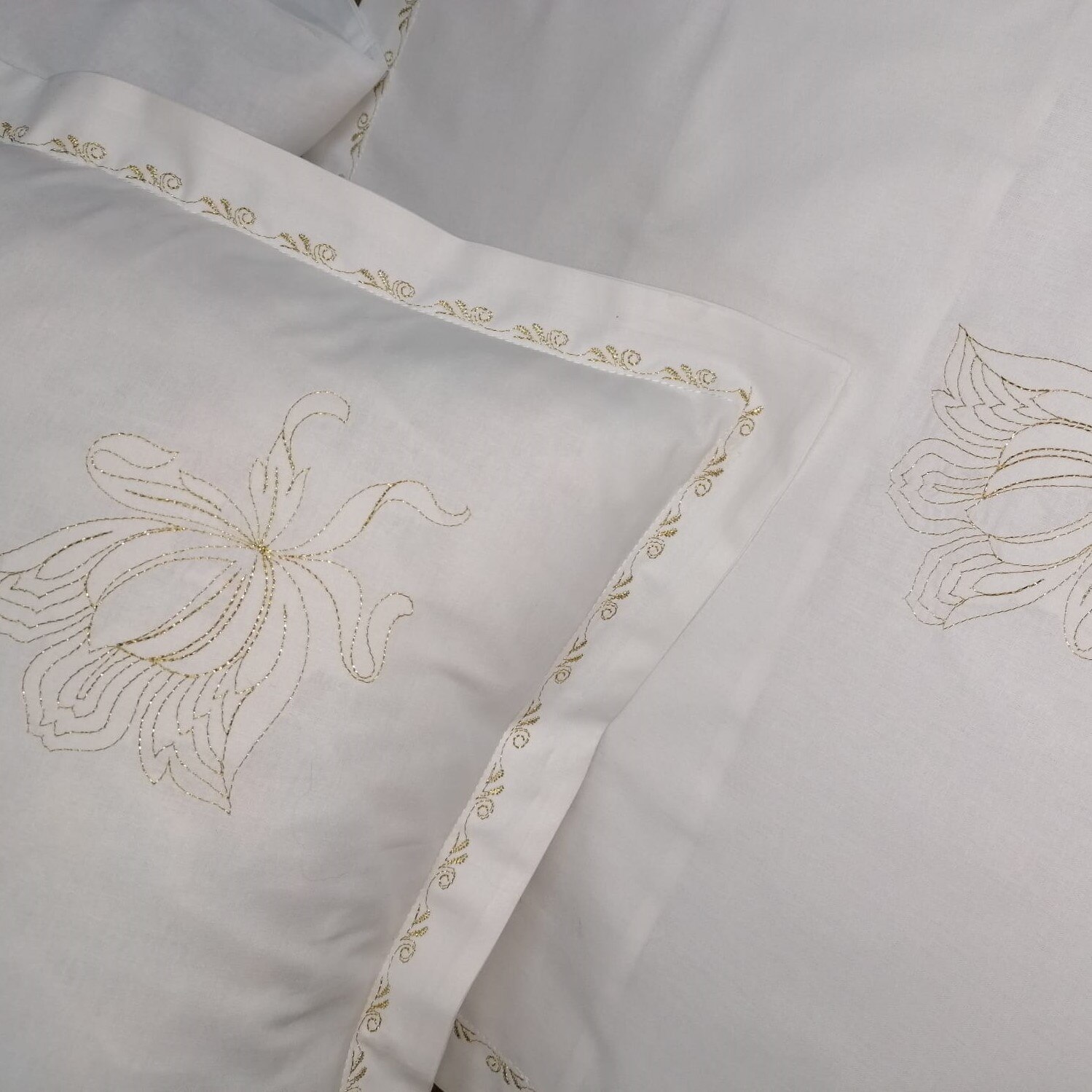 Set 2 Fete perna, Casa Bucuriei, model Clasic Iris, alb/auriu, bumbac ...