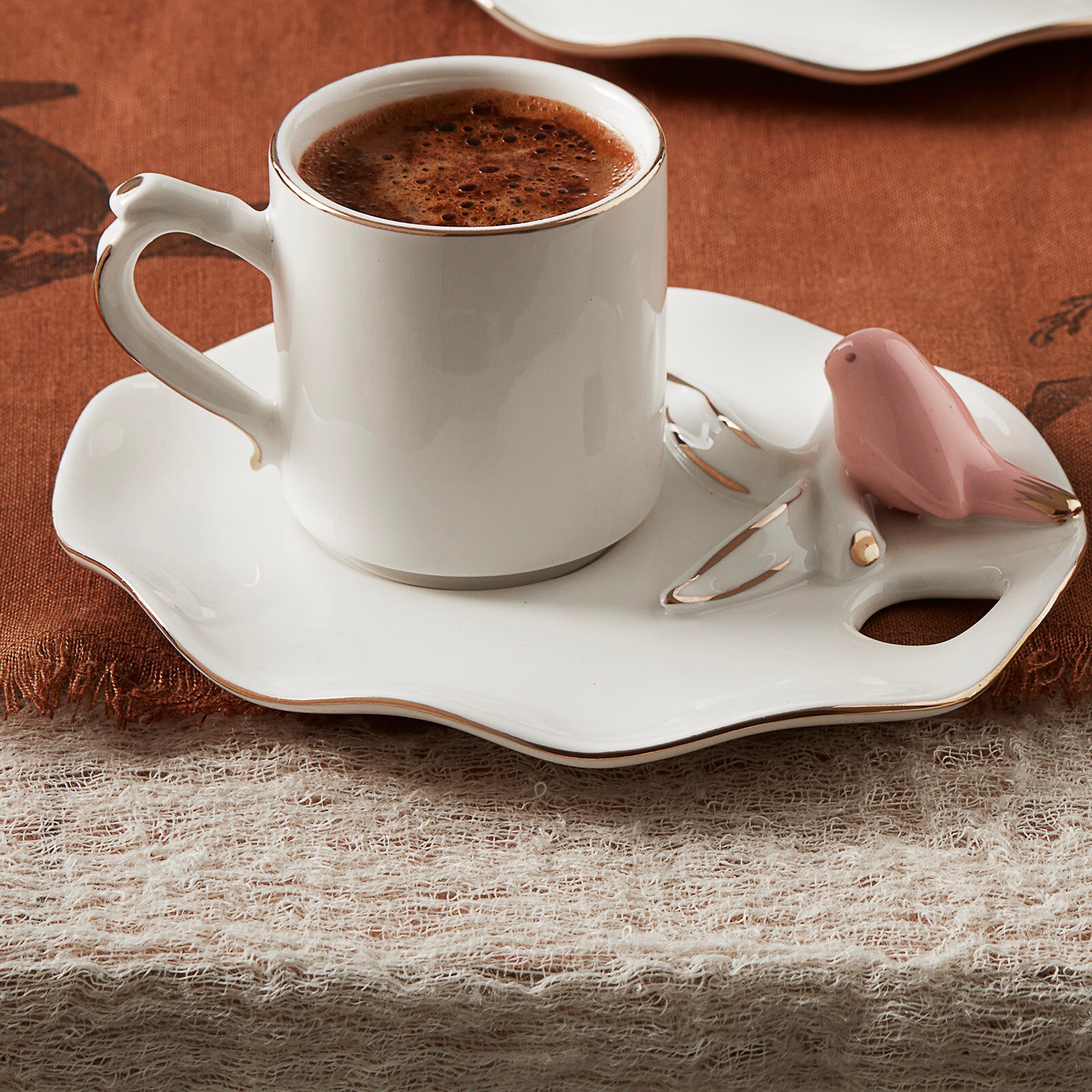 Set 2 cani de cafea cu farfurii, Karaca, Lucca Birds Roz, Portelan, Alb ...