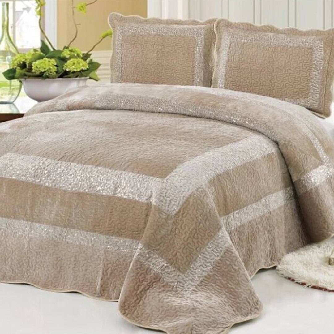 Set Cuvertura pat 2 persoane, Camelia, Catifea, 3 piese, Multicolor, 220 x 230 cm - eMAG.ro