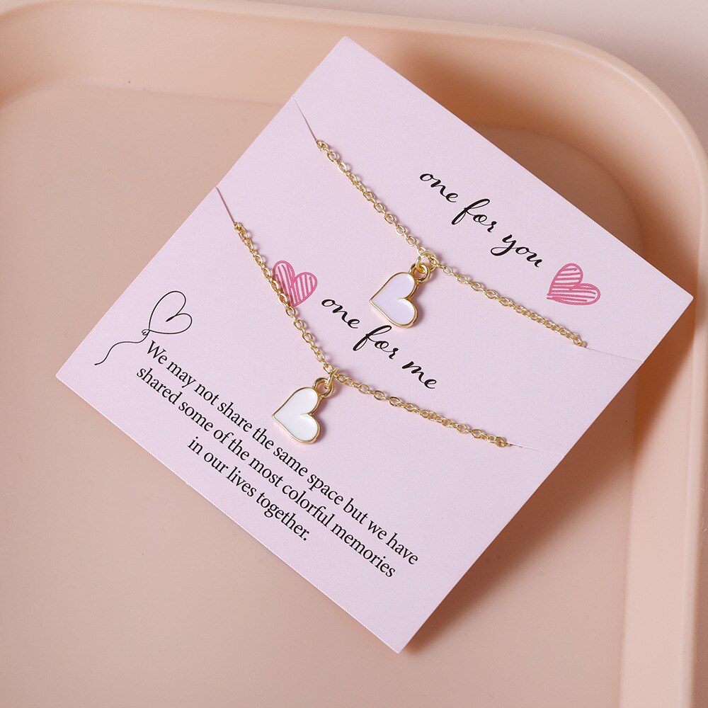 Set 2 coliere dama, Plastic/Aliaj, Model inima, 40 cm, Roz/Alb - eMAG.ro