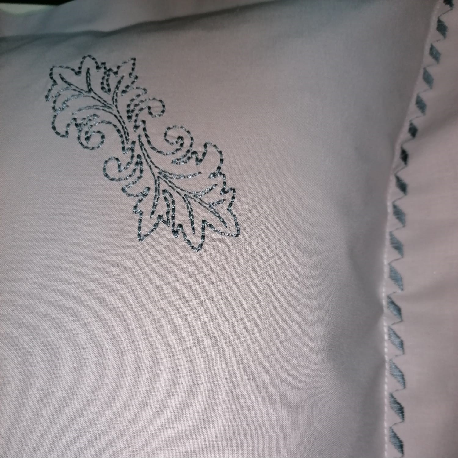 Set 2 fete de perna brodate 80 x 80 cm, Casa Bucuriei, model Baroc, gri ...