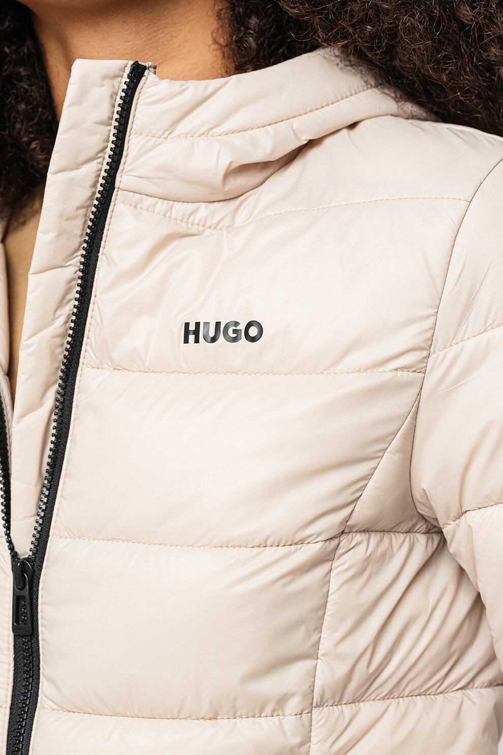 HUGO, Geaca cu finisaj rezistent la apa si gluga Famara, Crem, XL - eMAG.ro