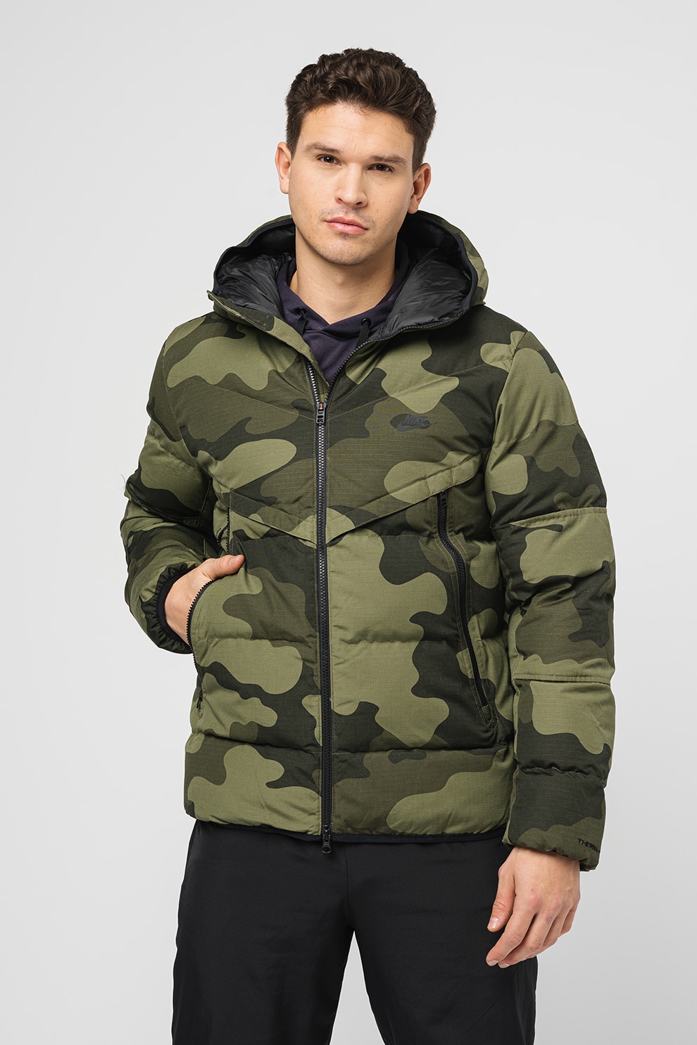 Nike, Geaca cu vateliana si model camuflaj Therma-Fit, Verde, M - eMAG.ro