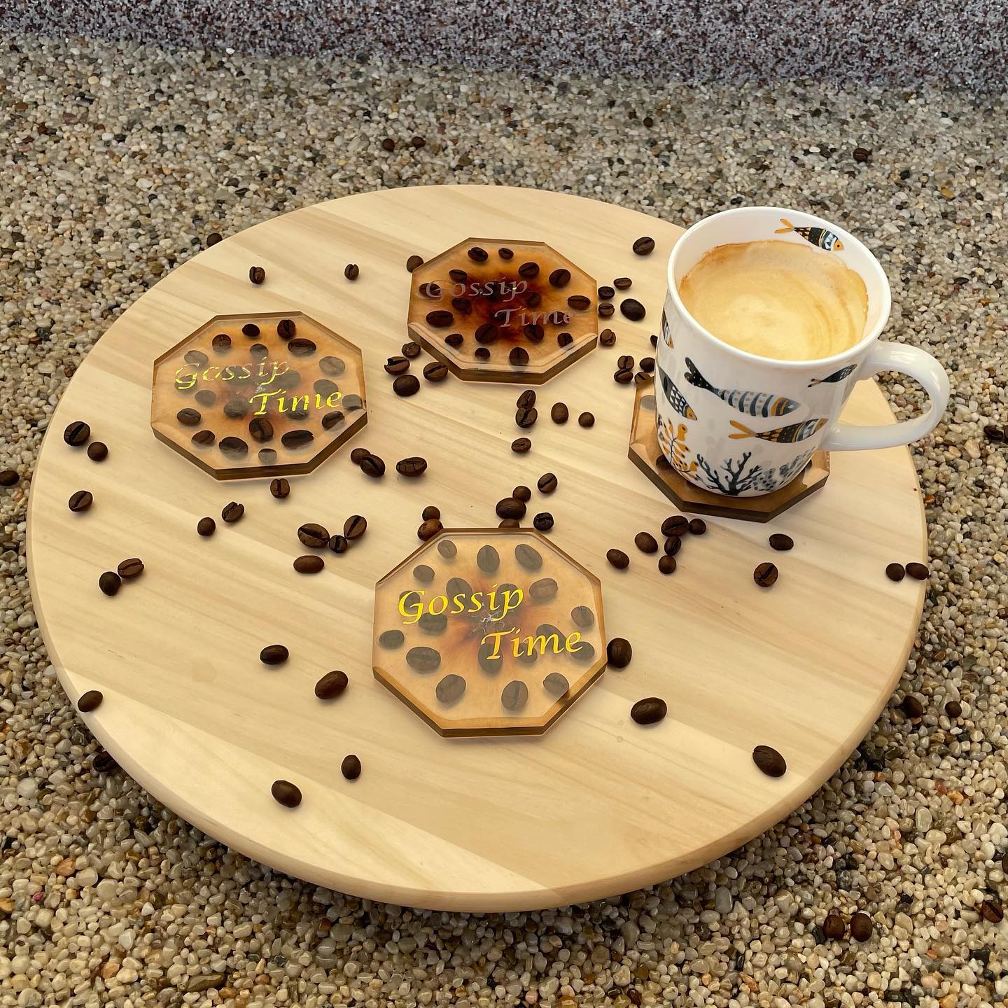 Suport pentru pahar gossip time, realizat handmade din rasina epoxidica ...