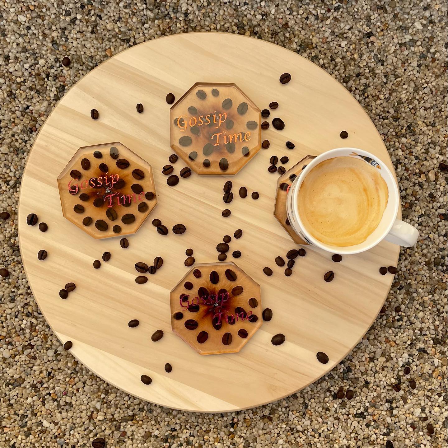 Suport pentru pahar gossip time, realizat handmade din rasina epoxidica ...