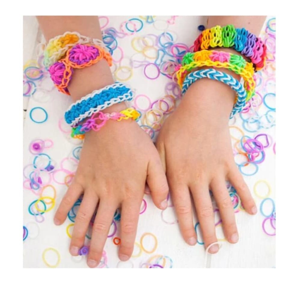 Set elastice pentru bratari, cu suport pentru bratari si accesorii de ...