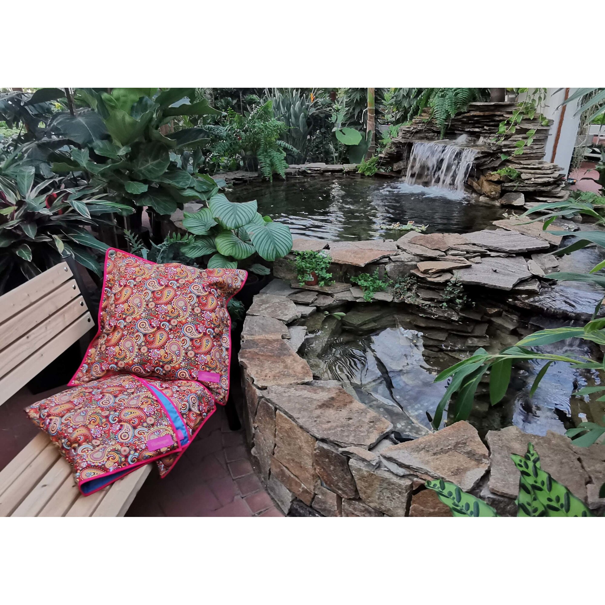 Perna Flamingos decorativa pentru gradina Chillout 45x45 - eMAG.ro