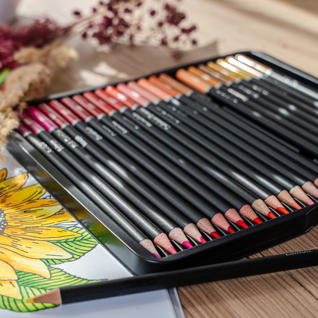 Set de creioane colorate pentru desen, 72 de culori, cutie rezistenta ...