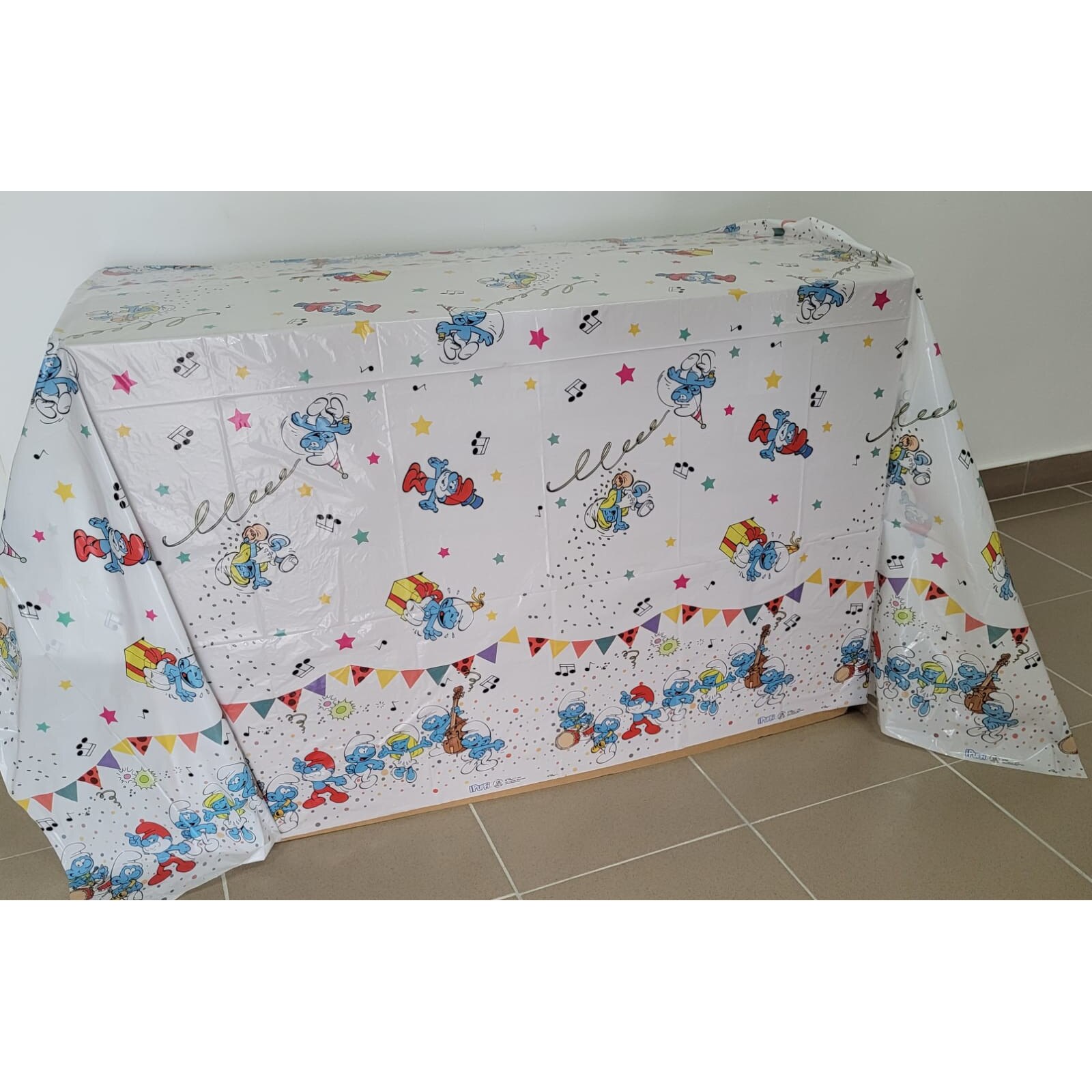 Fata de masa plastic Strumfi 120 x 180 cm - eMAG.ro