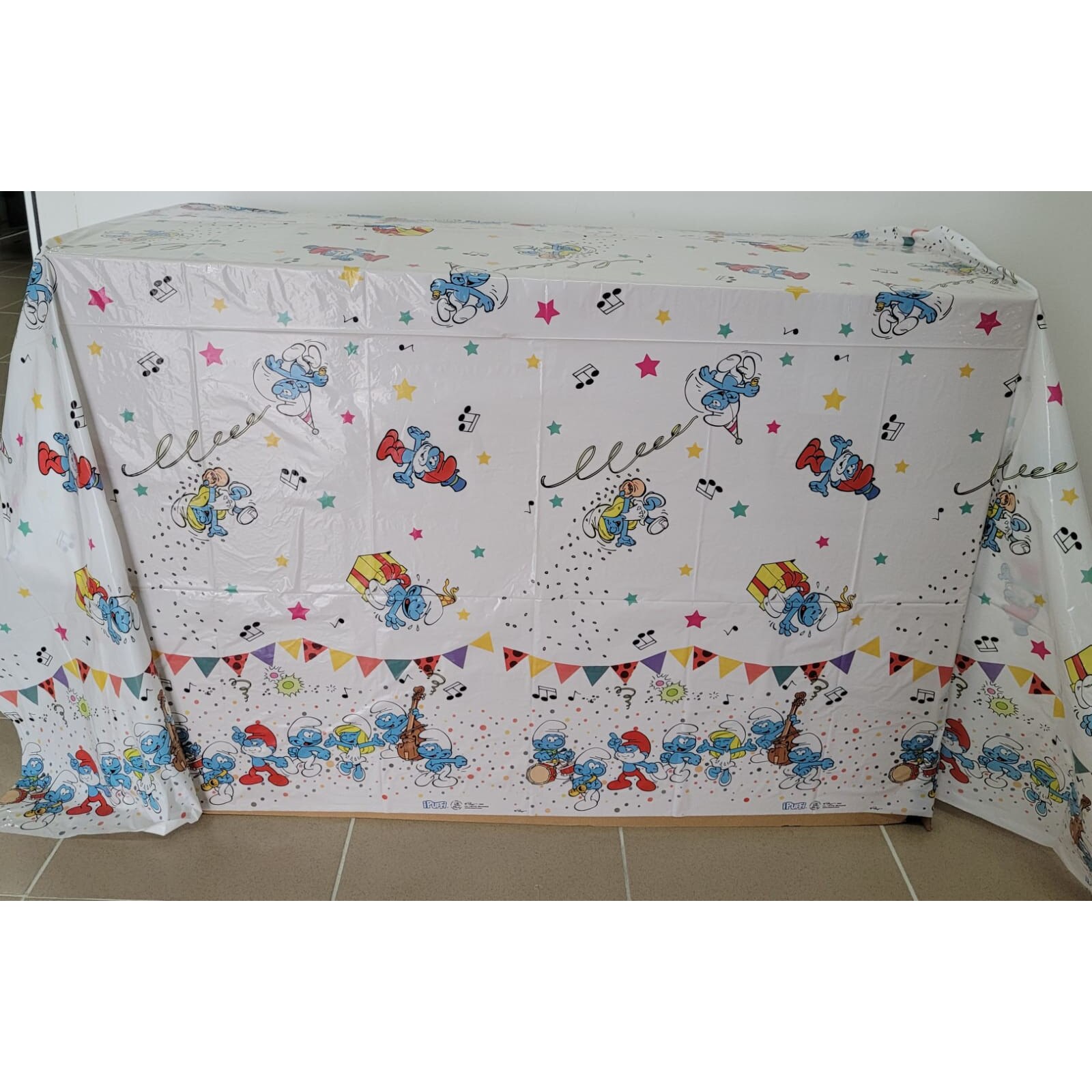 Fata de masa plastic Strumfi 120 x 180 cm - eMAG.ro