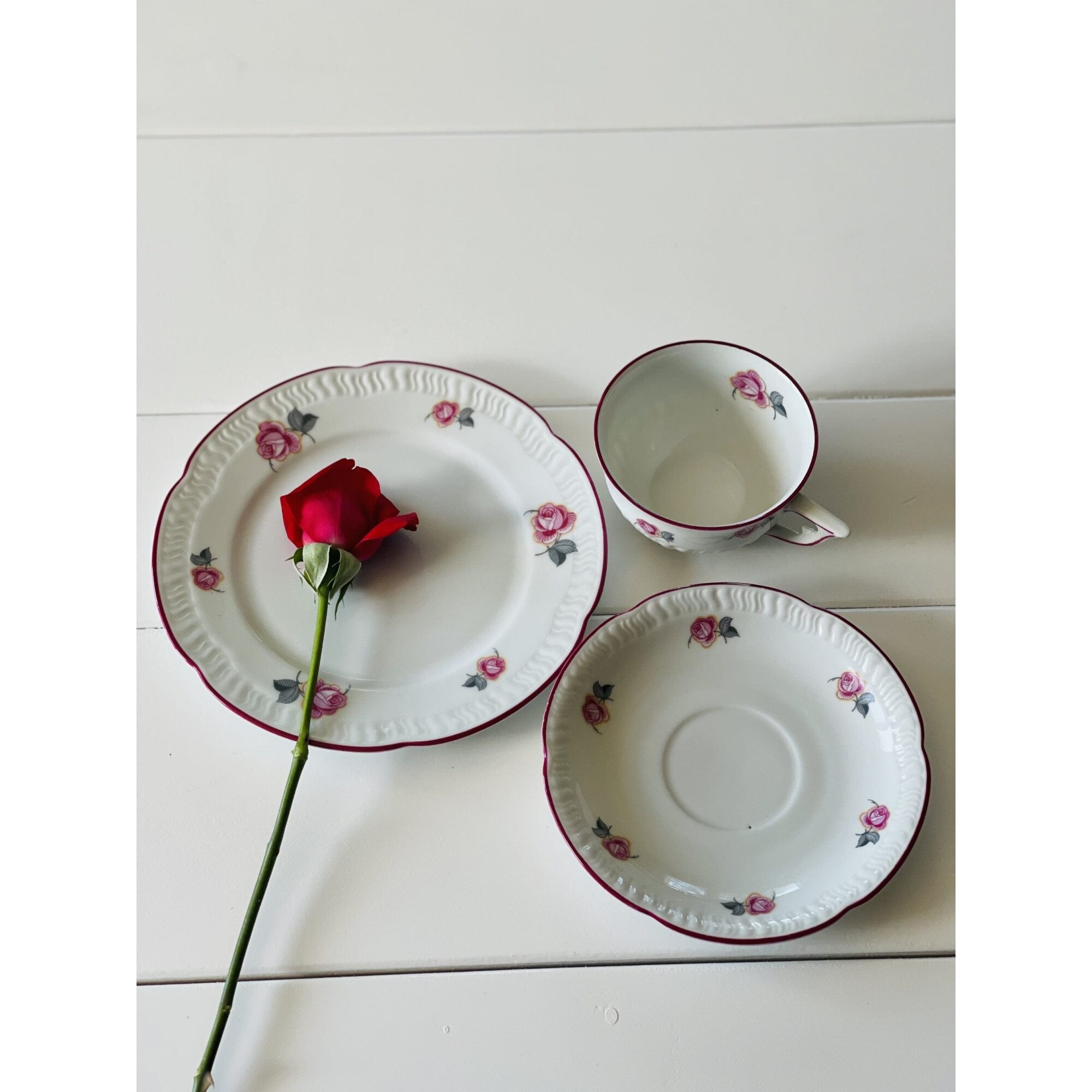 Set 3 piese mic dejun, din portelan, alb cu floricele roz, Bavaria ...