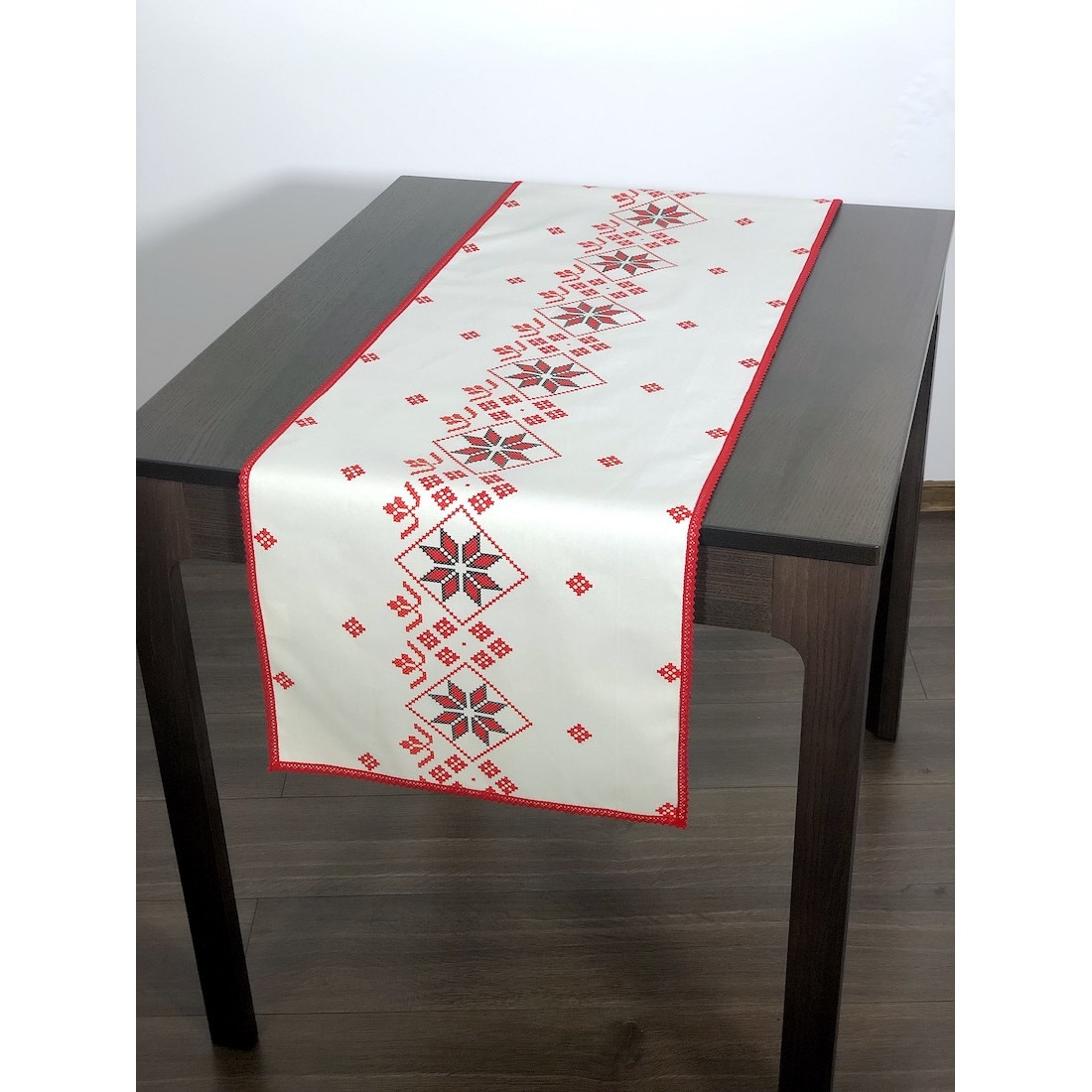 Decor pentru fata de masa, Traversa model geometric rosu traditional ...