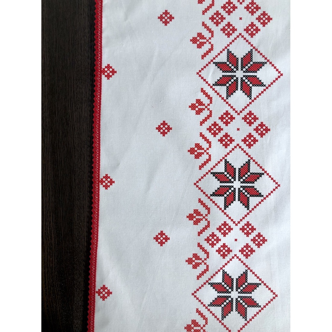 Decor pentru fata de masa, Traversa model geometric rosu traditional ...