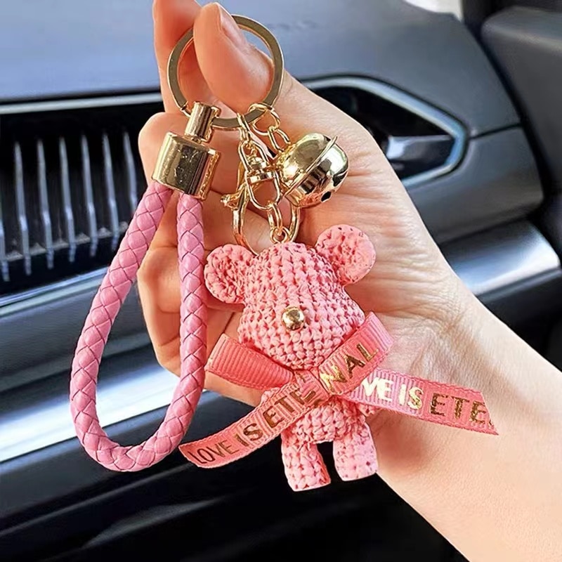 Breloc ursulet cu clopotel si curea impletita, pentru chei si genti ...