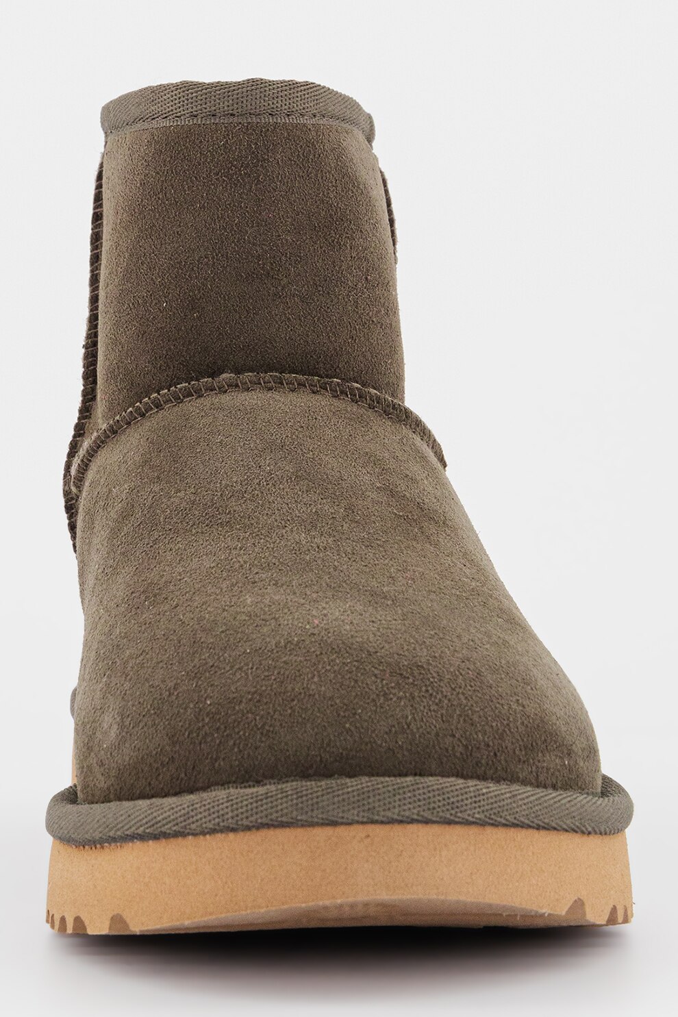 UGG, Cizme low cut de piele intoarsa, fara inchidere Classic Mini II ...