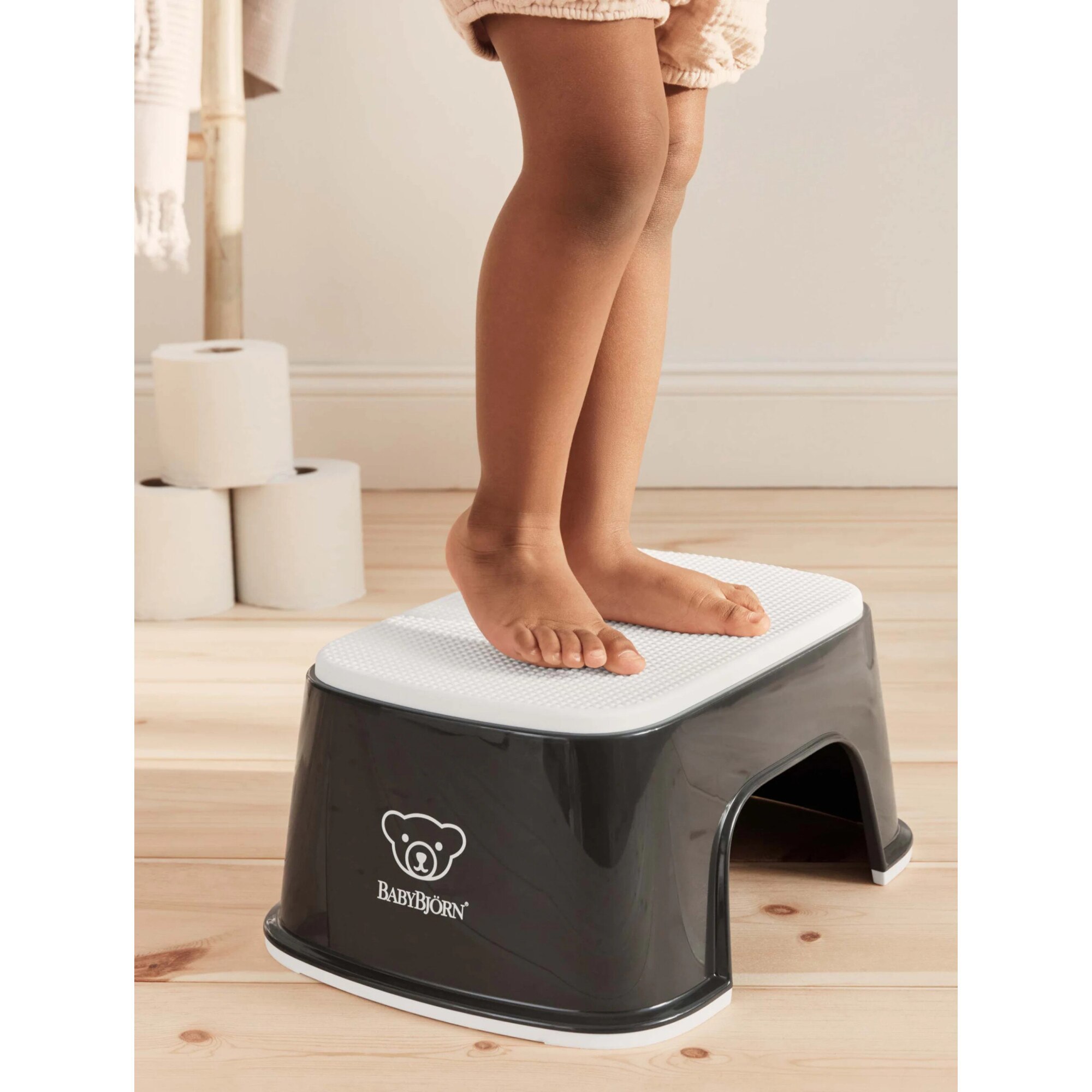 Treapta inaltator pentru baie, Step Stool, Black, BabyBjorn - eMAG.ro
