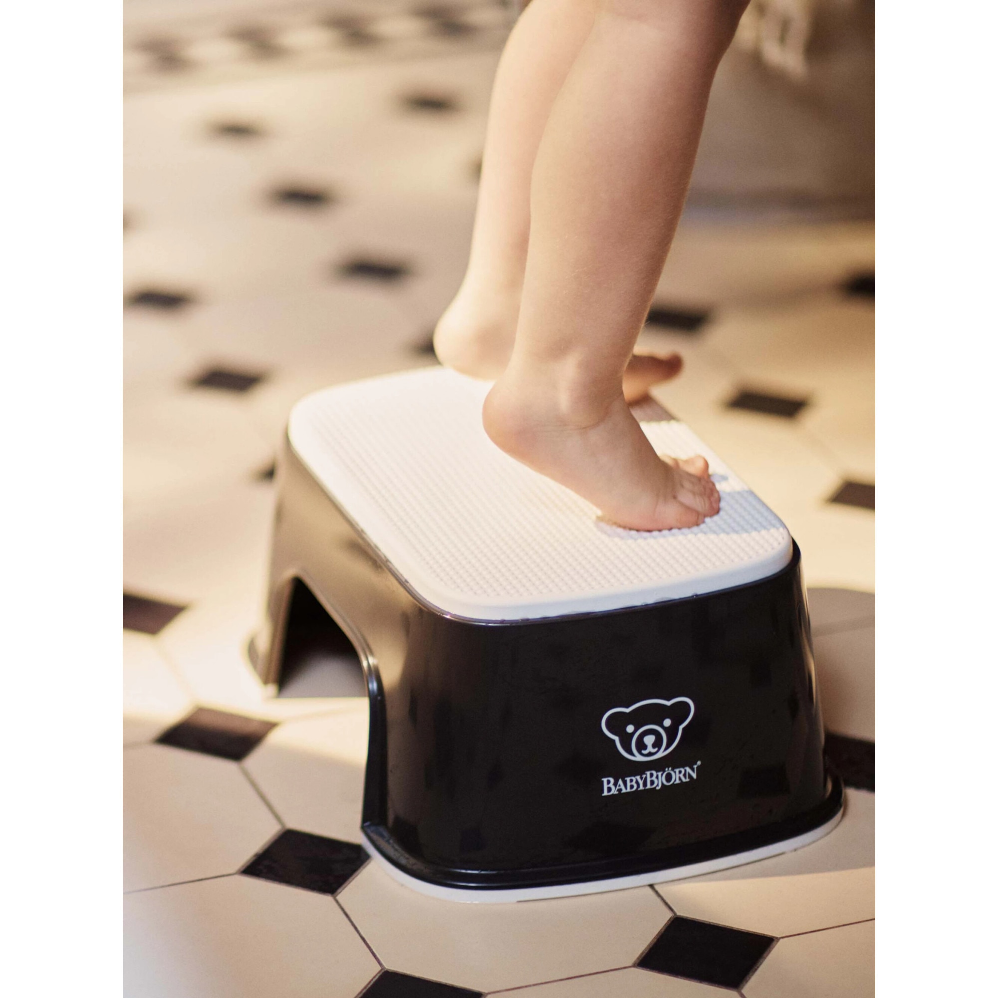 Treapta inaltator pentru baie, Step Stool, Black, BabyBjorn - eMAG.ro