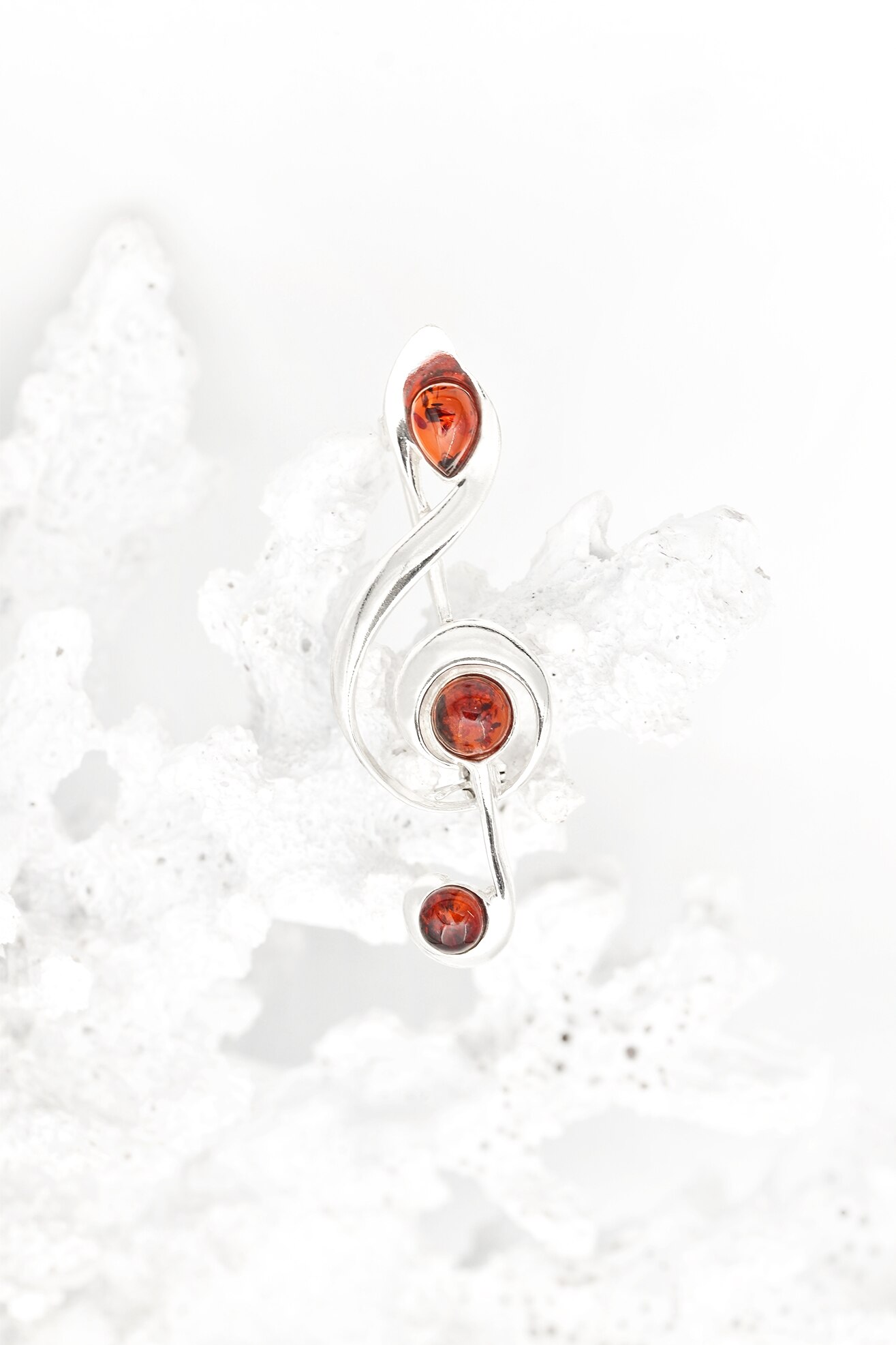 Brosa din Argint 925 si Chihlimbar, 5 cm, model Cheia Sol - eMAG.ro