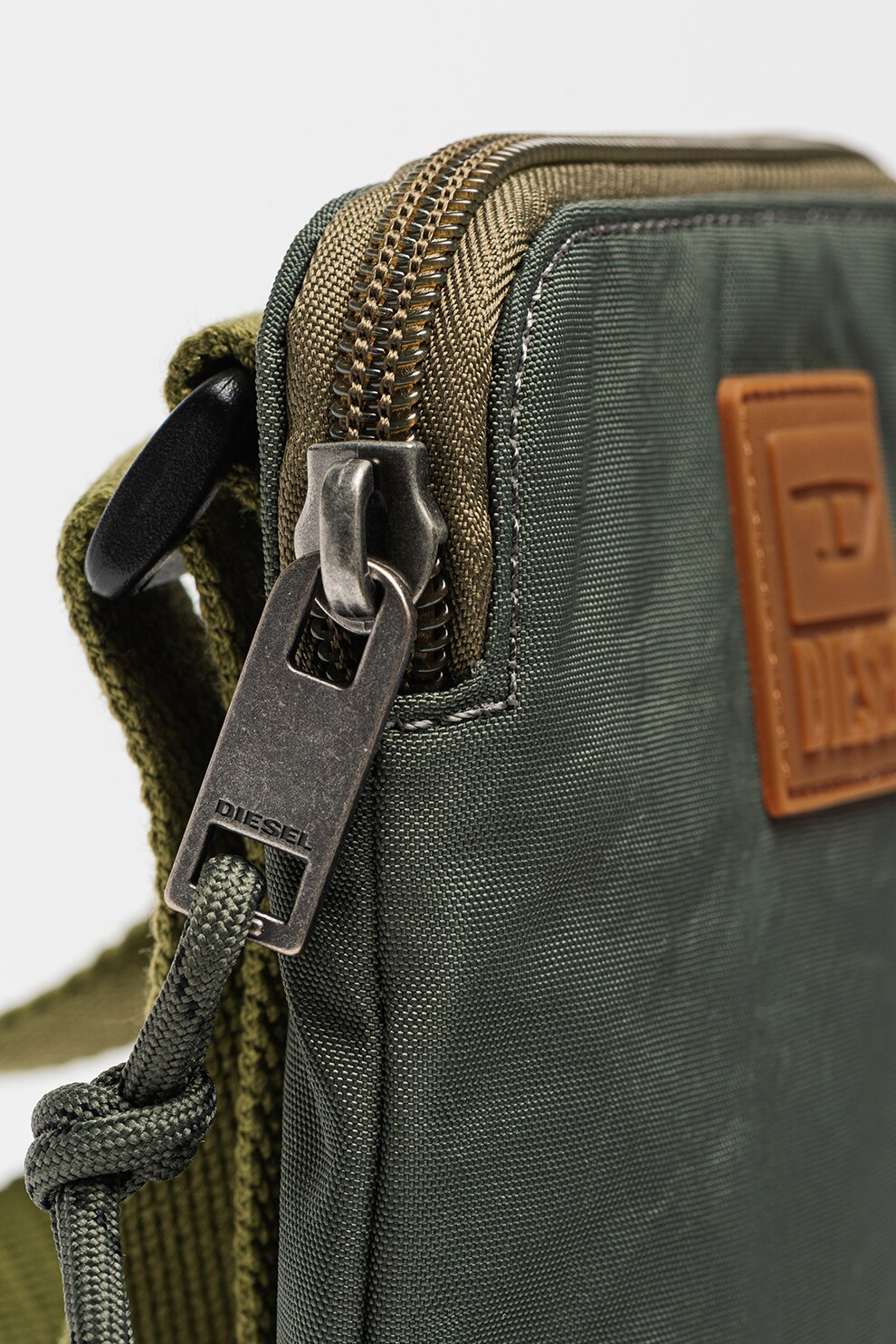 Diesel, Geanta crossbody Vyga, Verde militar - eMAG.ro