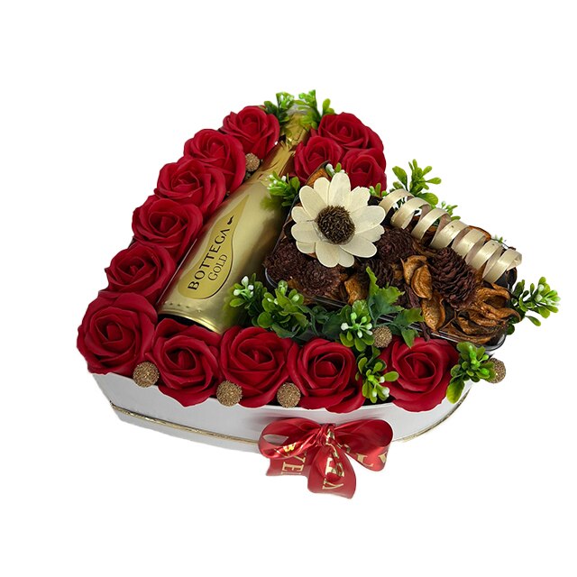 Aranjament floral in cutie in forma de inima, cu trandafiri din sapun ...