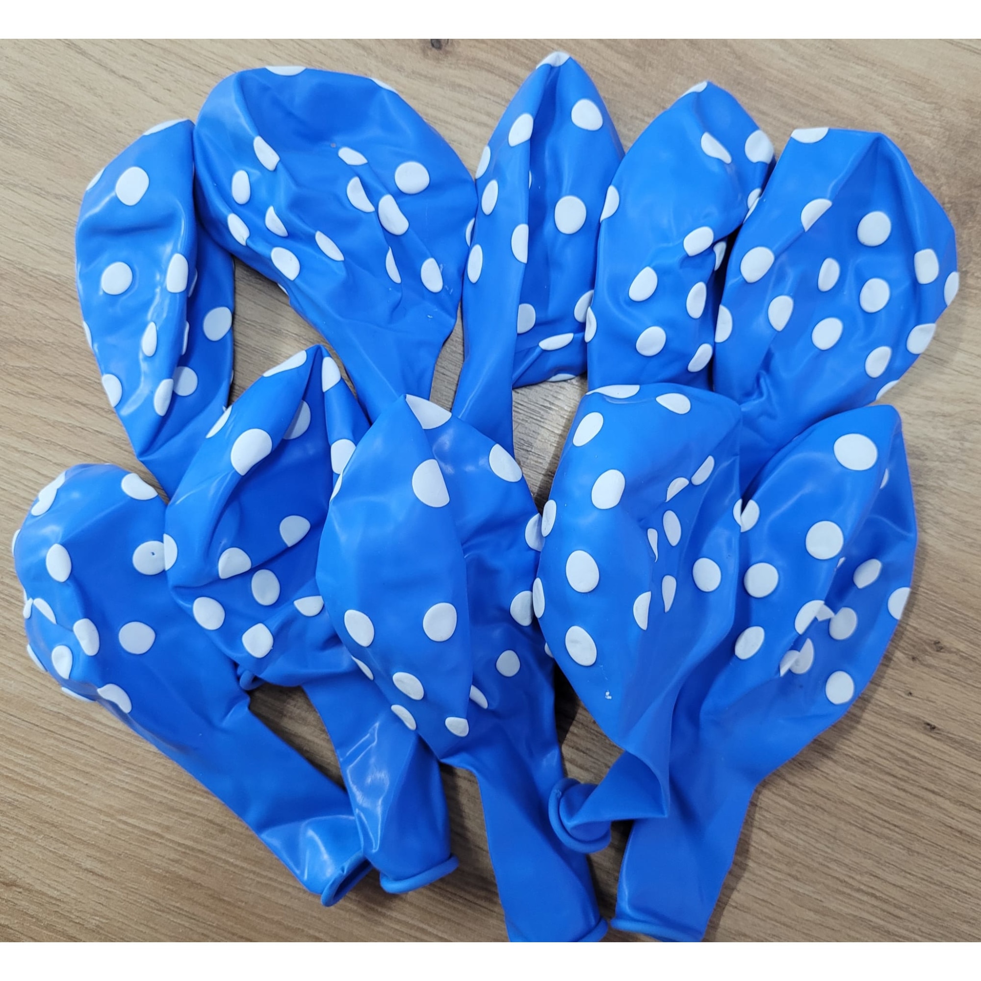 Set 10 baloane latex albastru deschis cu buline albe 30 cm - eMAG.ro