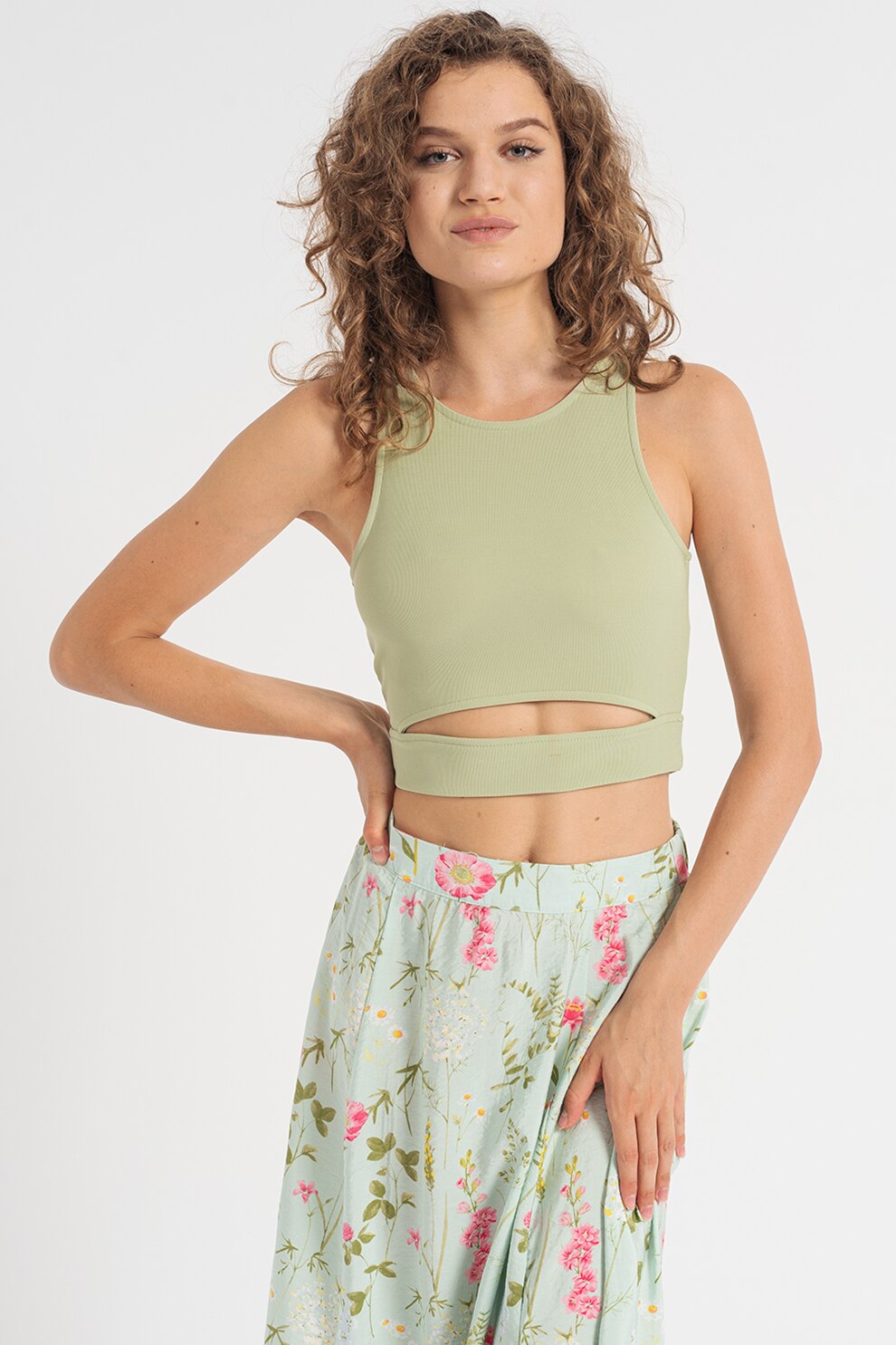 Pieces, Top crop cu decupaj frontal Sara, Verde pal, XL - eMAG.ro