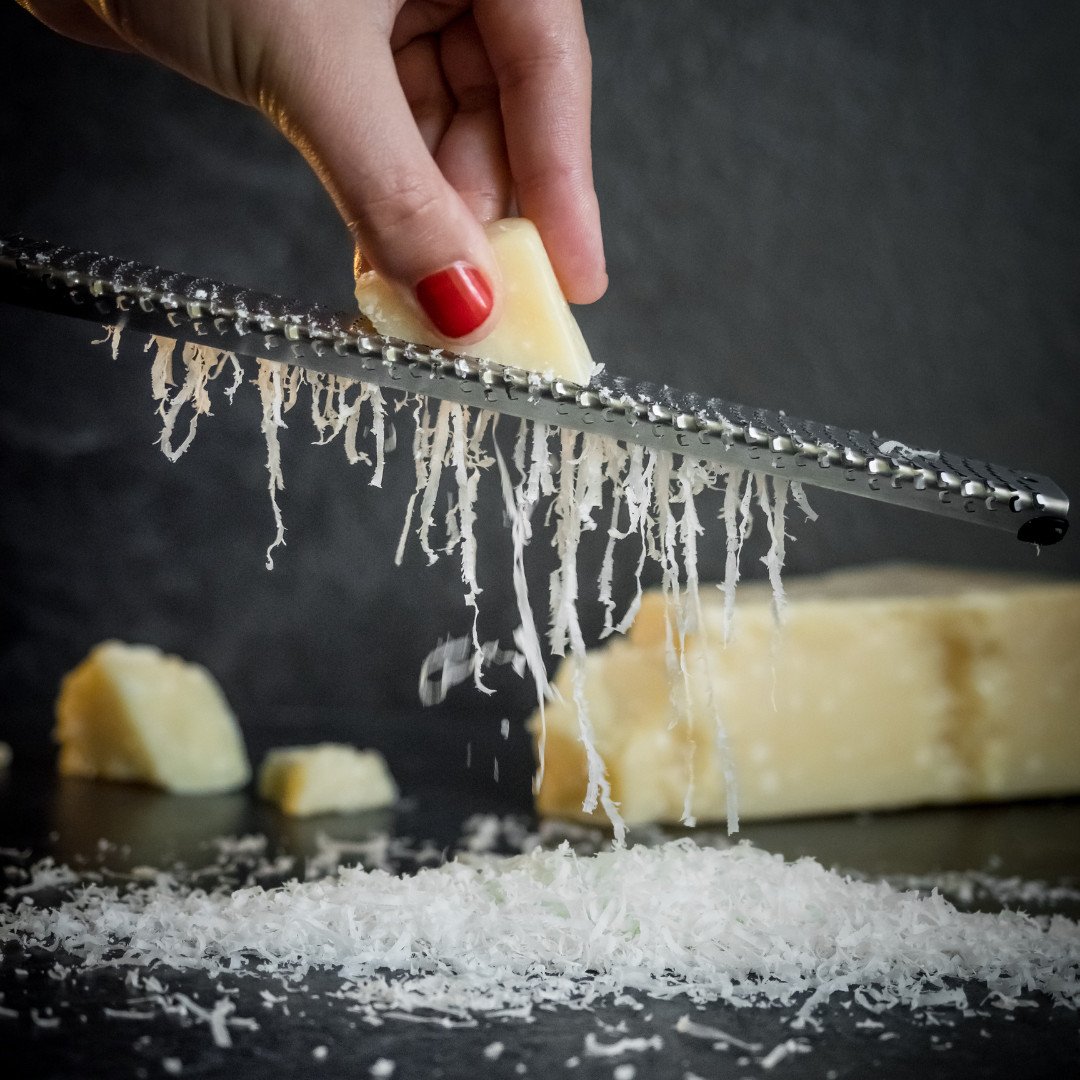 Parmigiano Reggiano Red Cow Parmezán sajt, 40 hónap érlelésű, 500 g ...