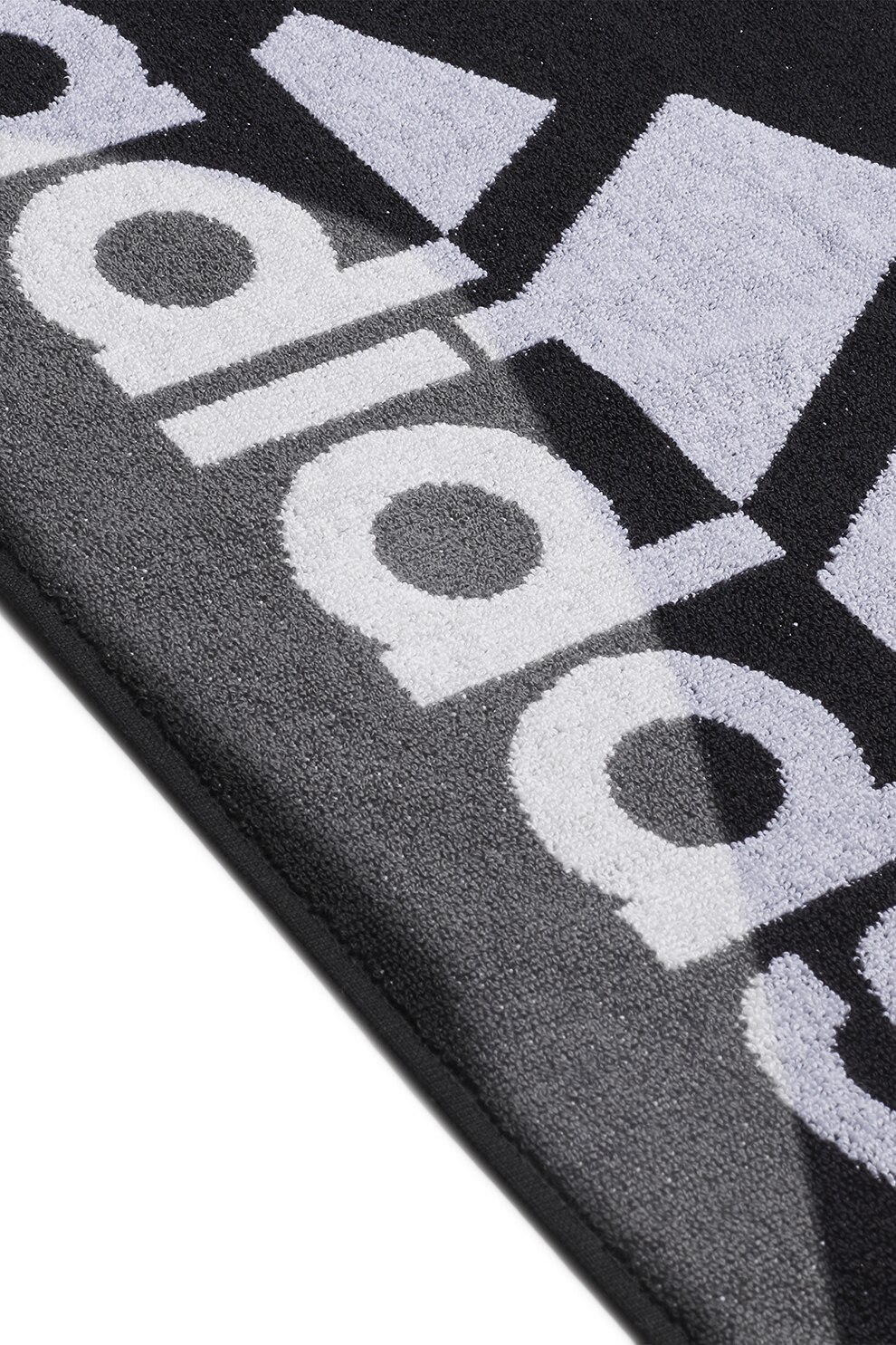 adidas Performance, Плажна кърпа с десен с лого, Мръснобял, Черен - eMAG.bg