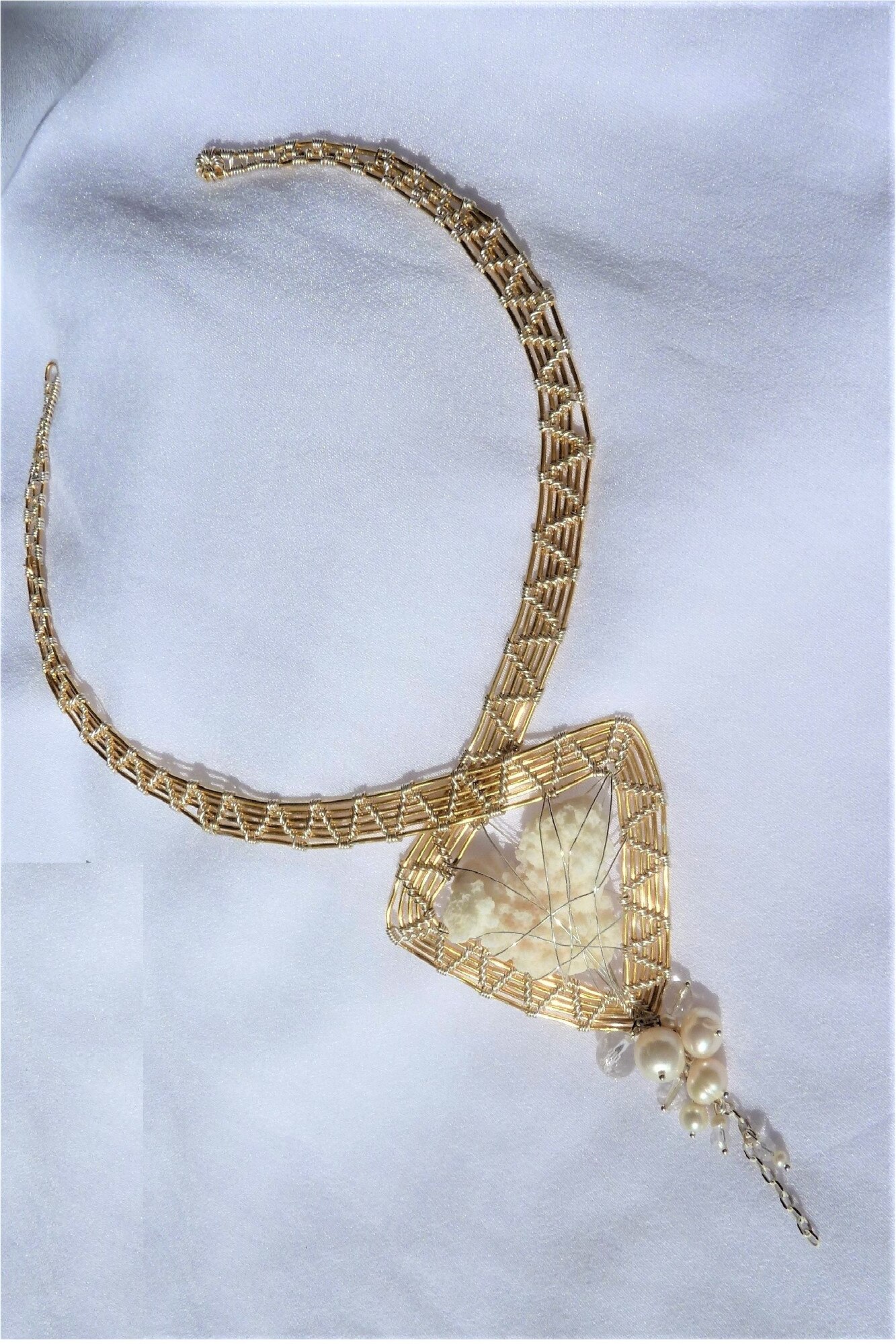 Colier Inima inghetata, Gilt, coral alb si cristal de stanca, Argintiu ...