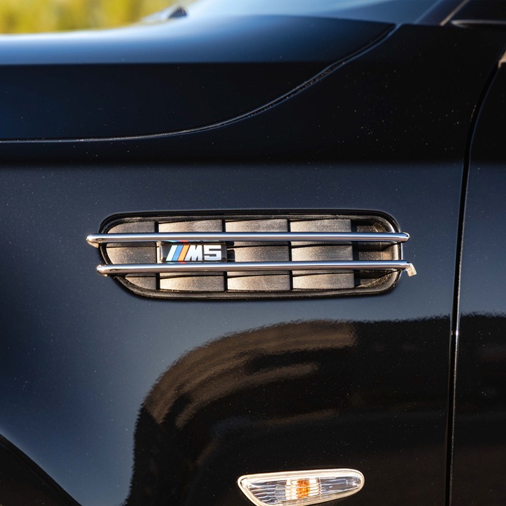 Комплект 2 емблеми М5 за калници на BMW - eMAG.bg