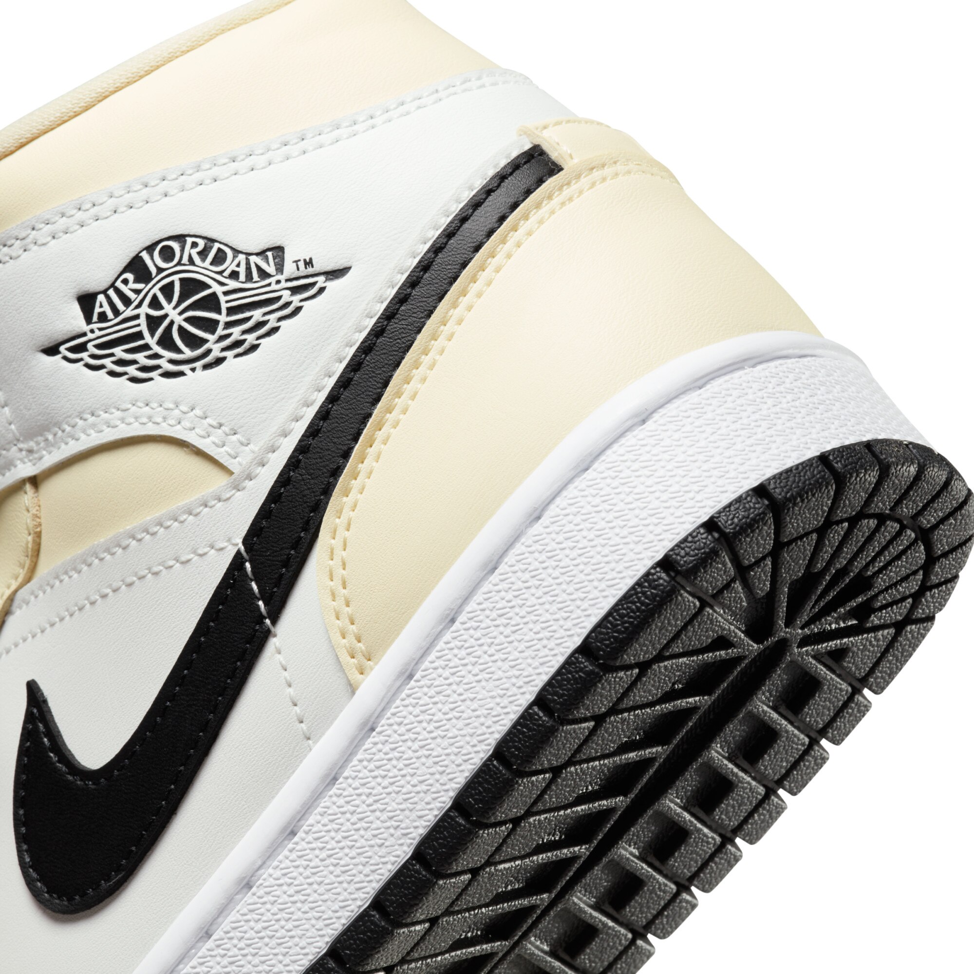 Pantofi sport Nike Air Jordan 1 Mid W Coconut Milk, Crem, marime 36 EU ...