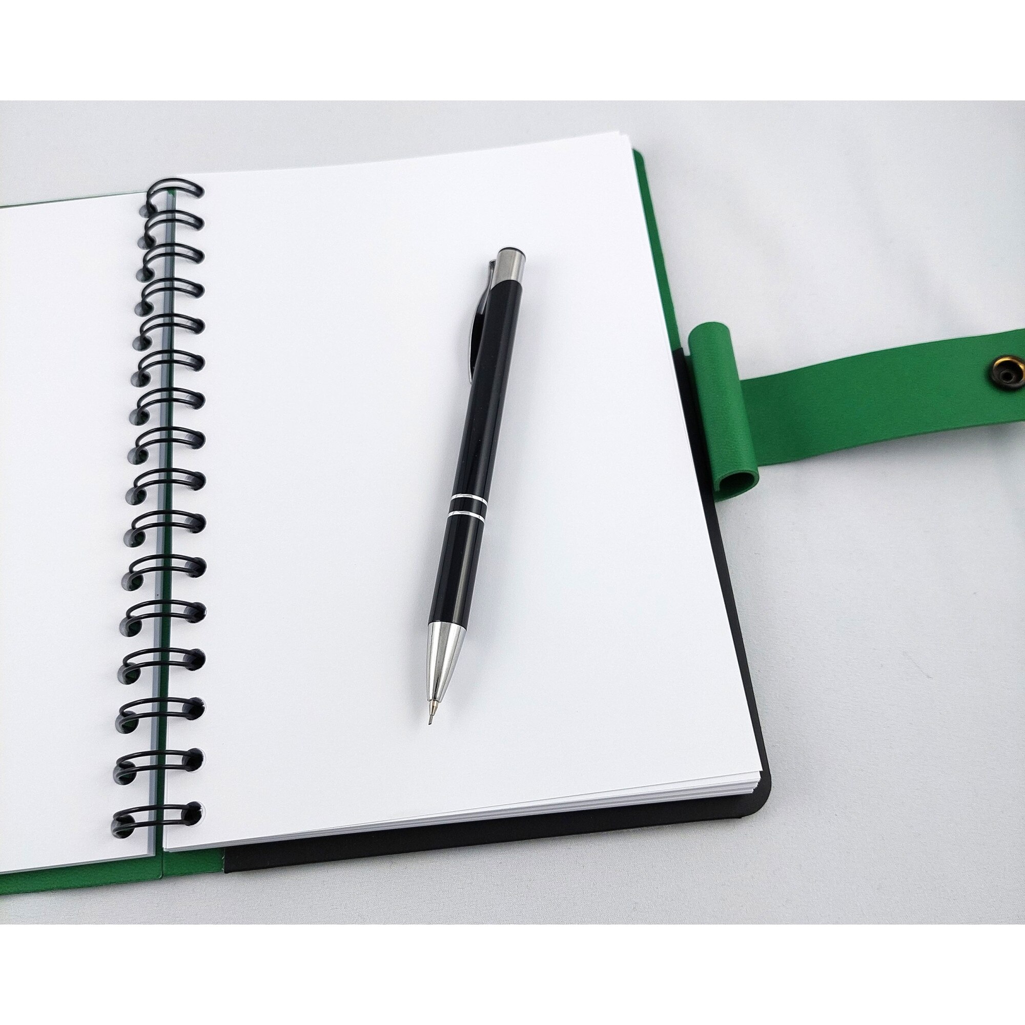 Agenda notes A5 Premium cu foi albe veline, coperta flexibila cu clapa ...