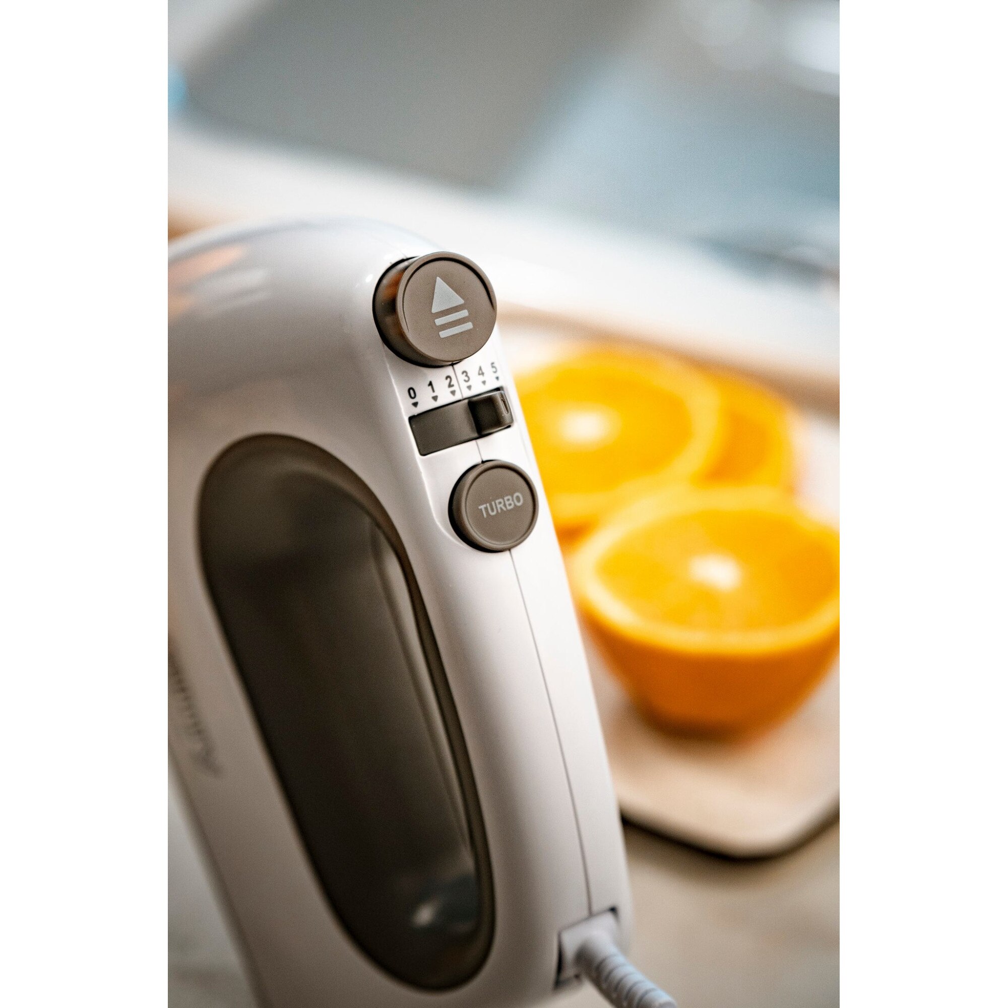 Mixer de mana Camry CR4220W 5 viteze, functie Turbo, alb - eMAG.ro