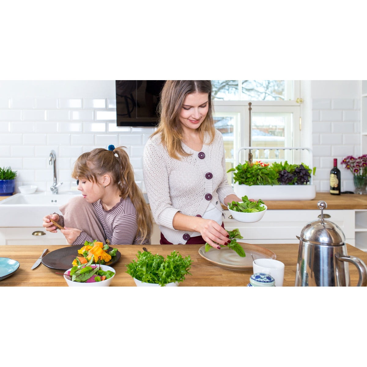 Gradina inteligenta Click & Grow Smart Garden 9, cu lampa LED, gri ...