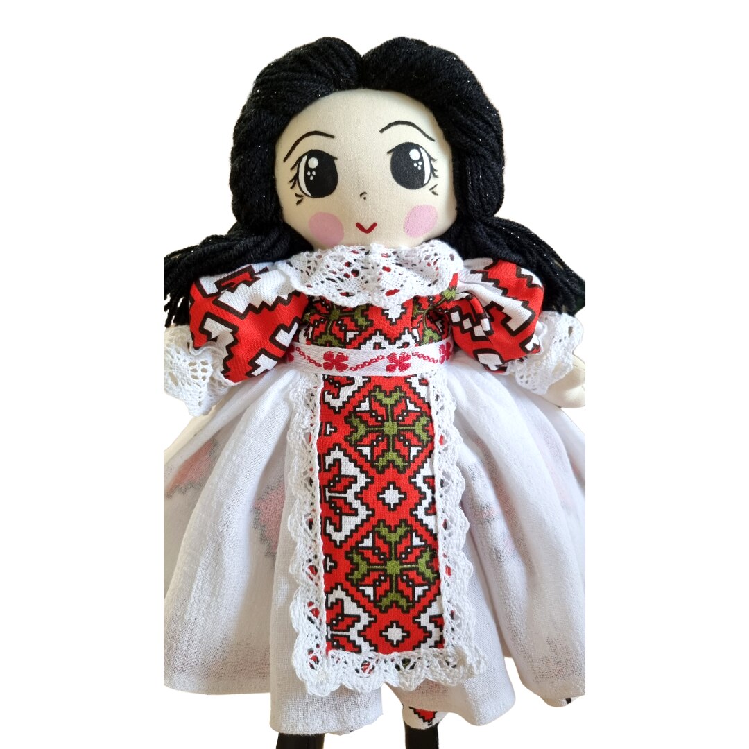 Papusa handmade traditionala Romancuta, bruneta, rochie motive ...