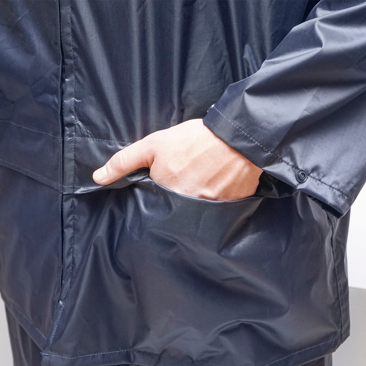 Costum impermeabil cu gluga si pantaloni din poliester si PVC, navy ...