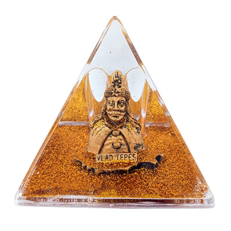 Piramida din plastic, cu lichid si sclipici, cu Vlad Tepes, auriu, 8x8 ...