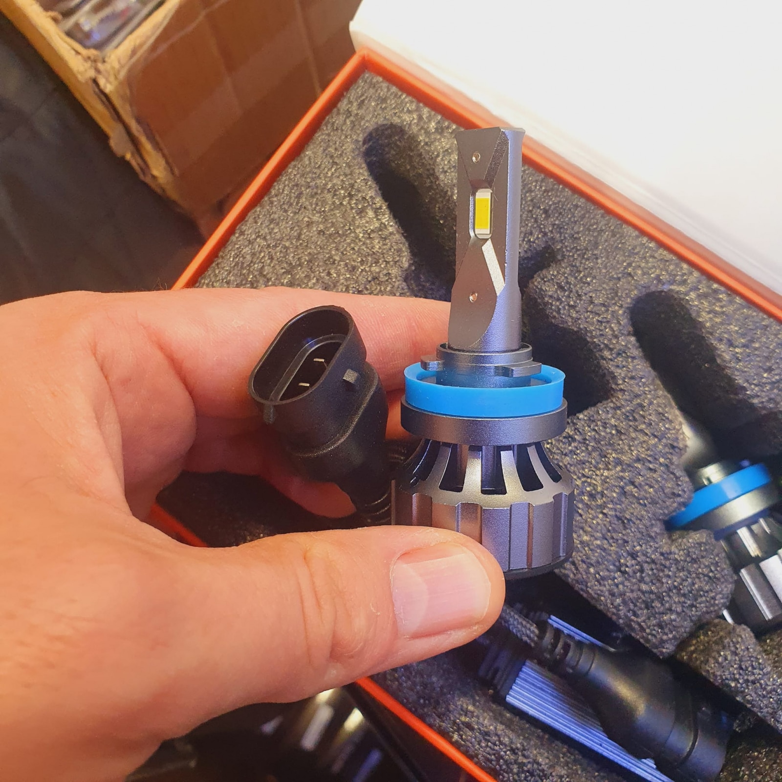 Set 2 becuri led tip soclu H11 model V20 120w cu CANBUS 12.000 lumeni ...