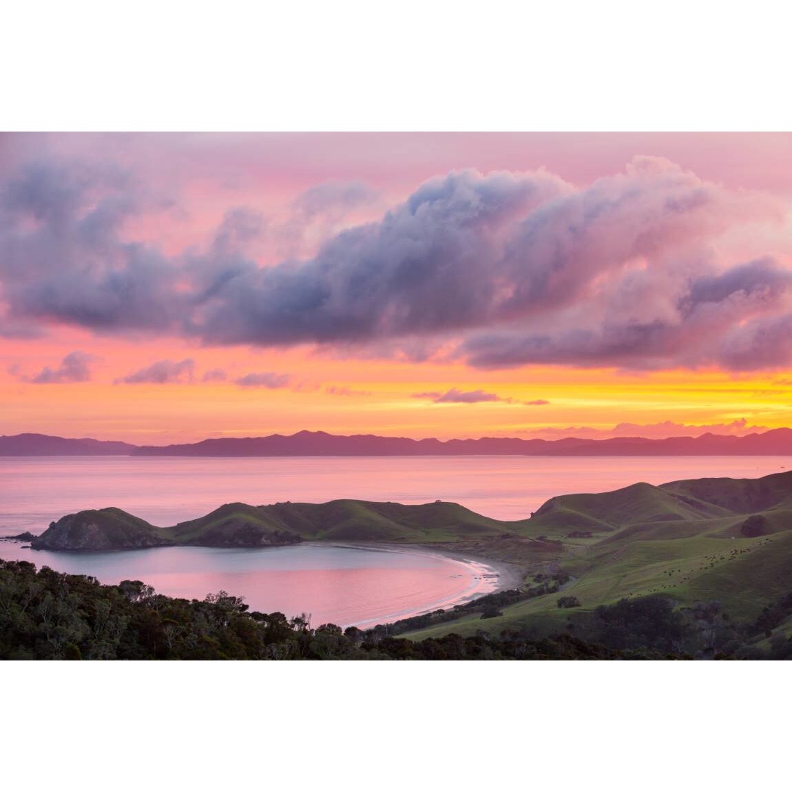 Sticker perete - Cerul Colorat Deasupra Plajei La Apus, 130x90 cm - eMAG.ro