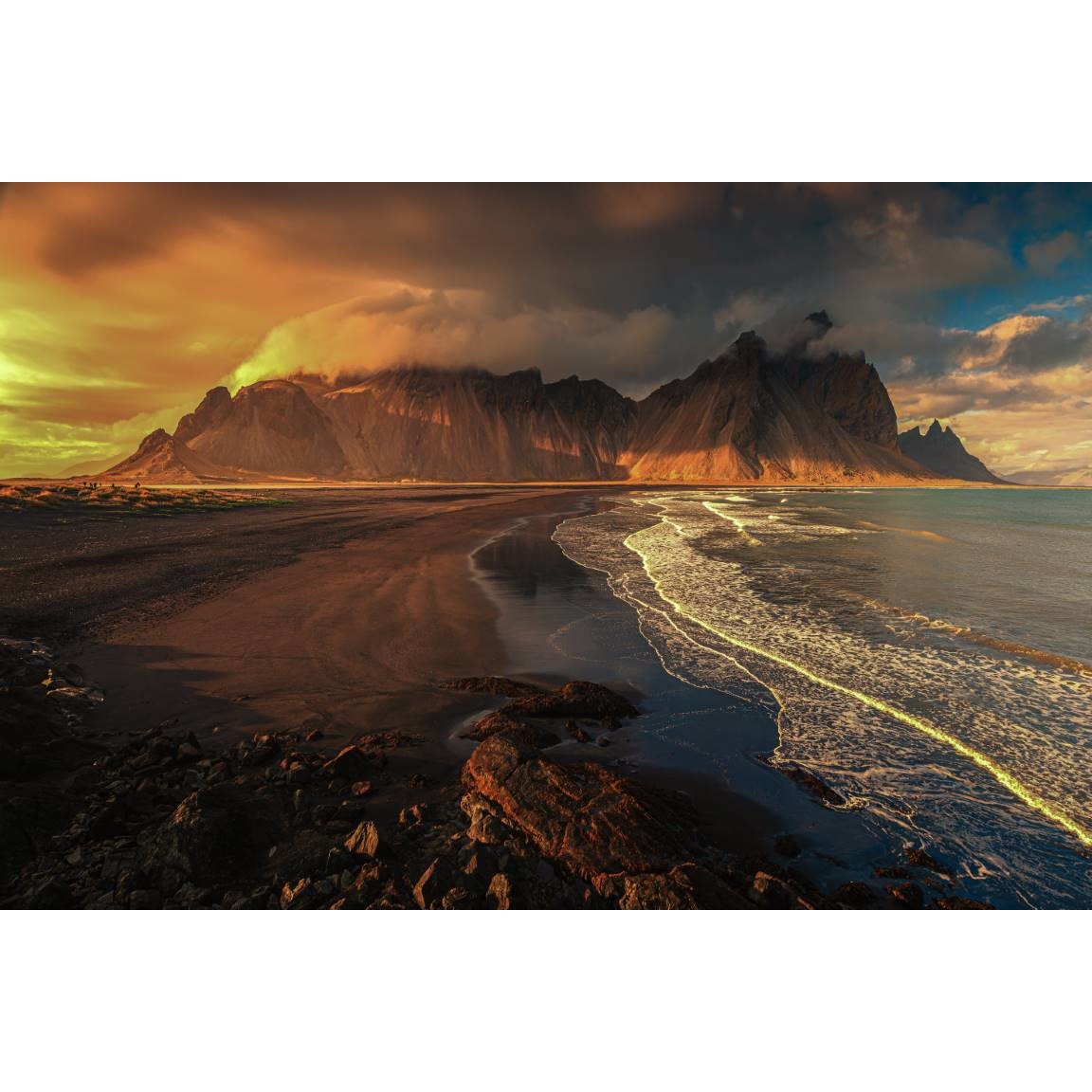 Sticker - Imagine Deosebita Cu Muntii Si Marea La Apus, 100x70 cm - eMAG.ro