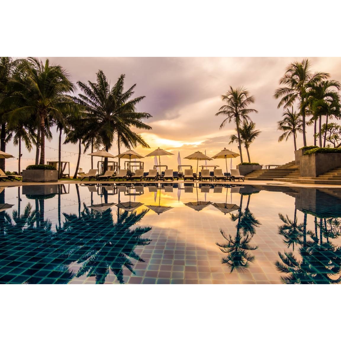 Sticker perete - Piscina In Statiunea De Lux, 75x115 cm - eMAG.ro